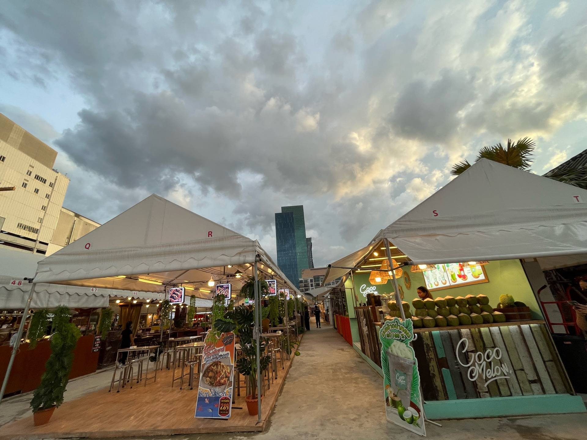 รูป The One Ratchada