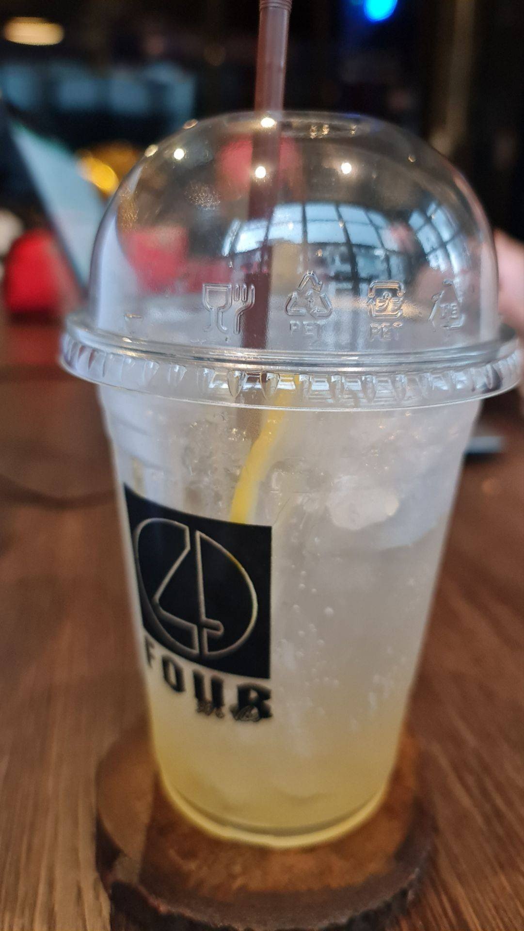 รีวิว FOUR Cafe - บรรยากาศดีมากๆครับ กาแฟเยี่ยมหอม+เข้มข้น👍👍👍👍👍