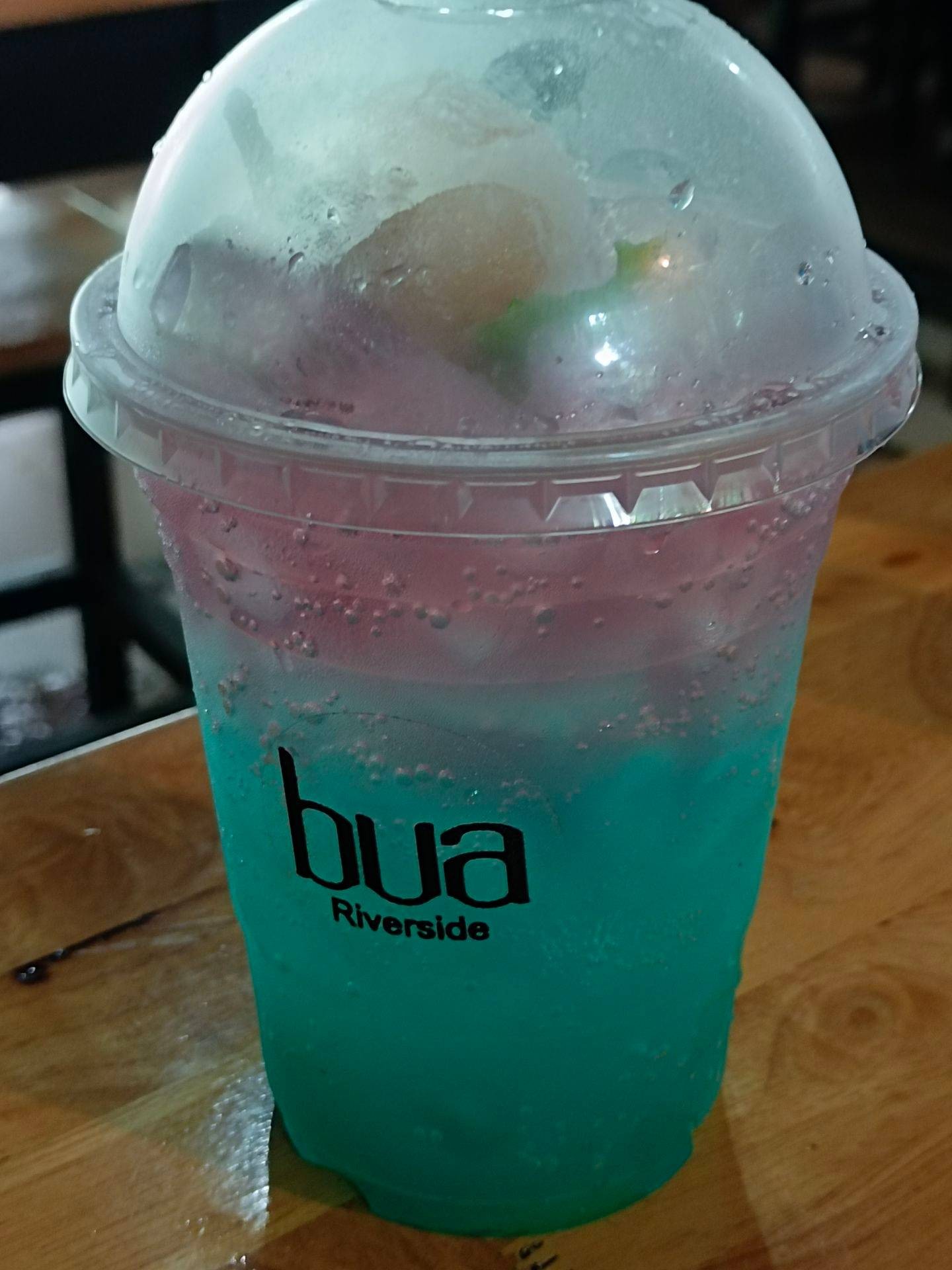 บลูลิ้นจี่ โซดา ร้าน BUA Riverside ผัดไทย กุ้งแม่น้ำเผา - Wongnai