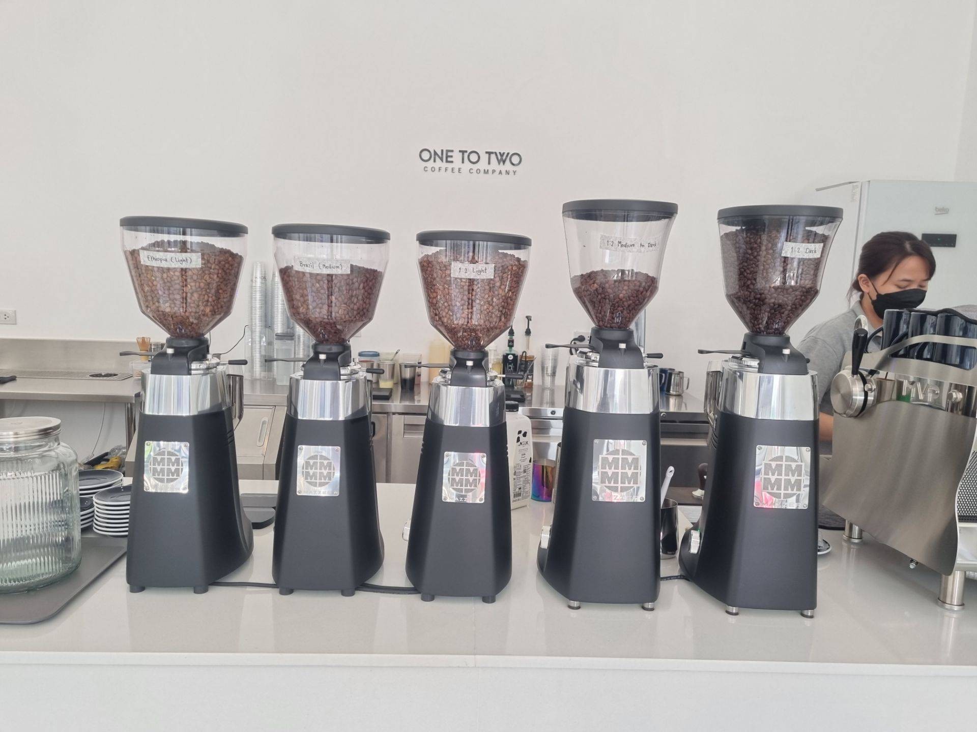 รูป One Two Two Coffee Bar Srinakarin.