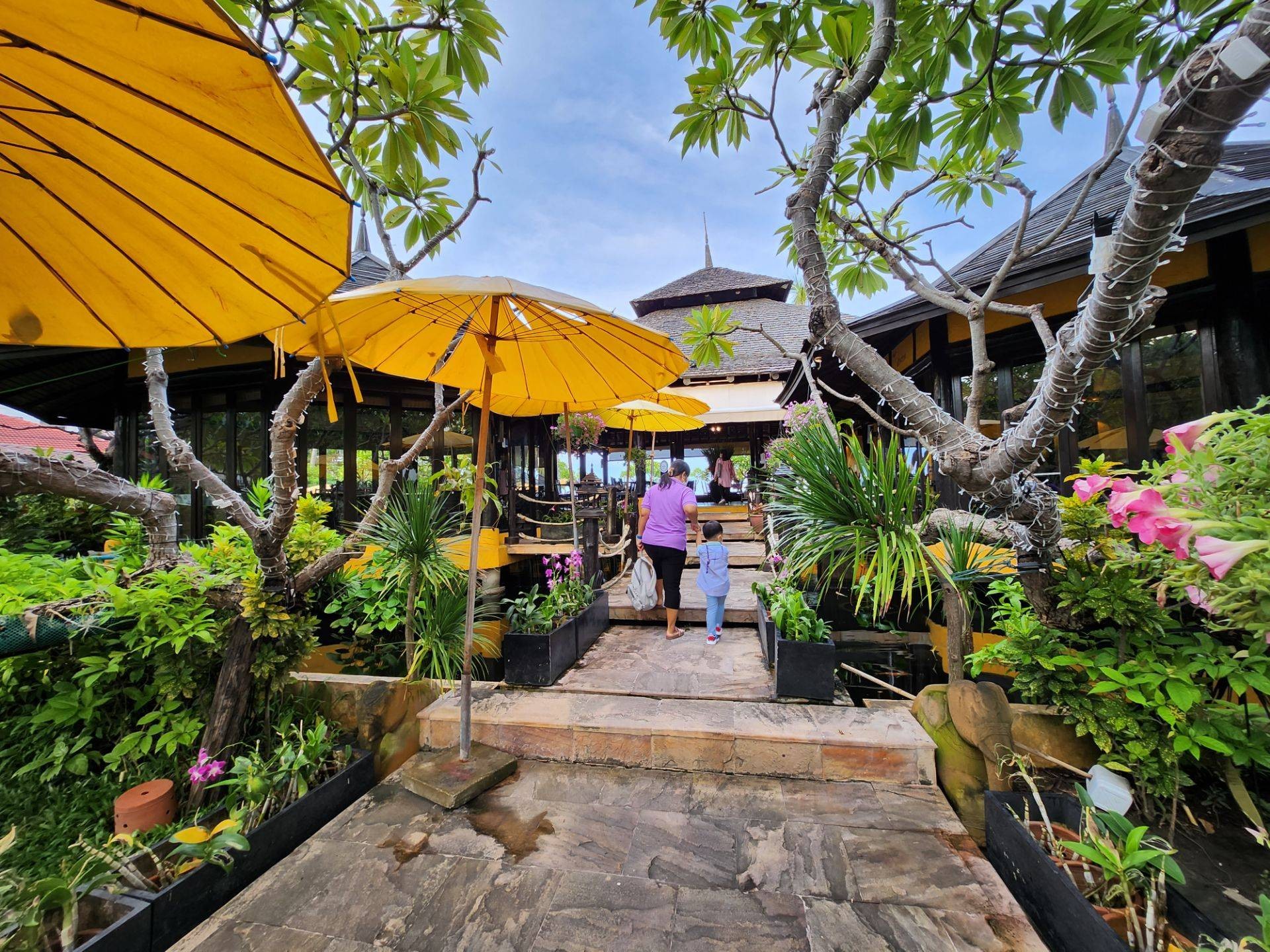 รูป สุภัทรา บาย เดอะ ซี - Wongnai