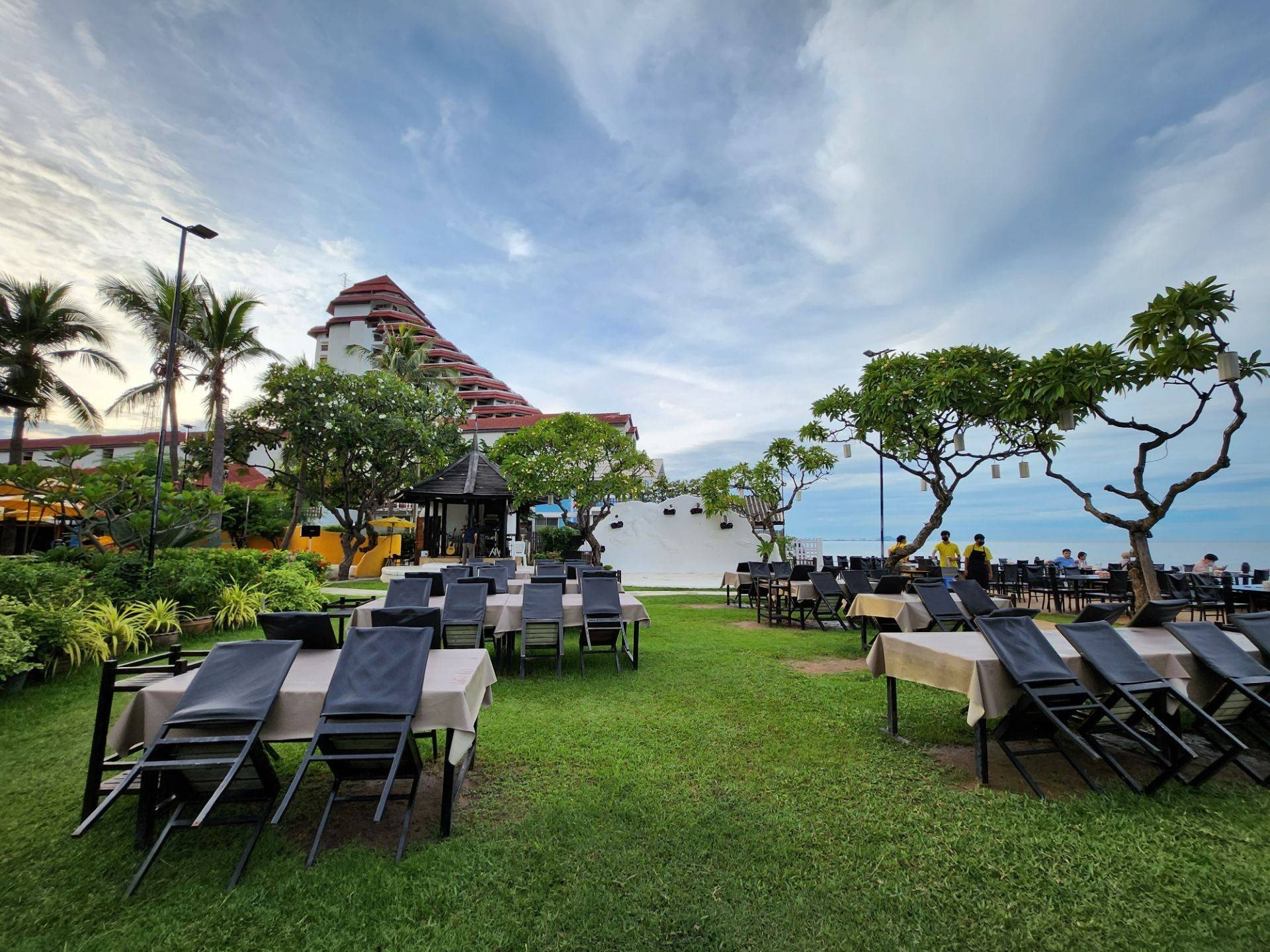 รูป สุภัทรา บาย เดอะ ซี