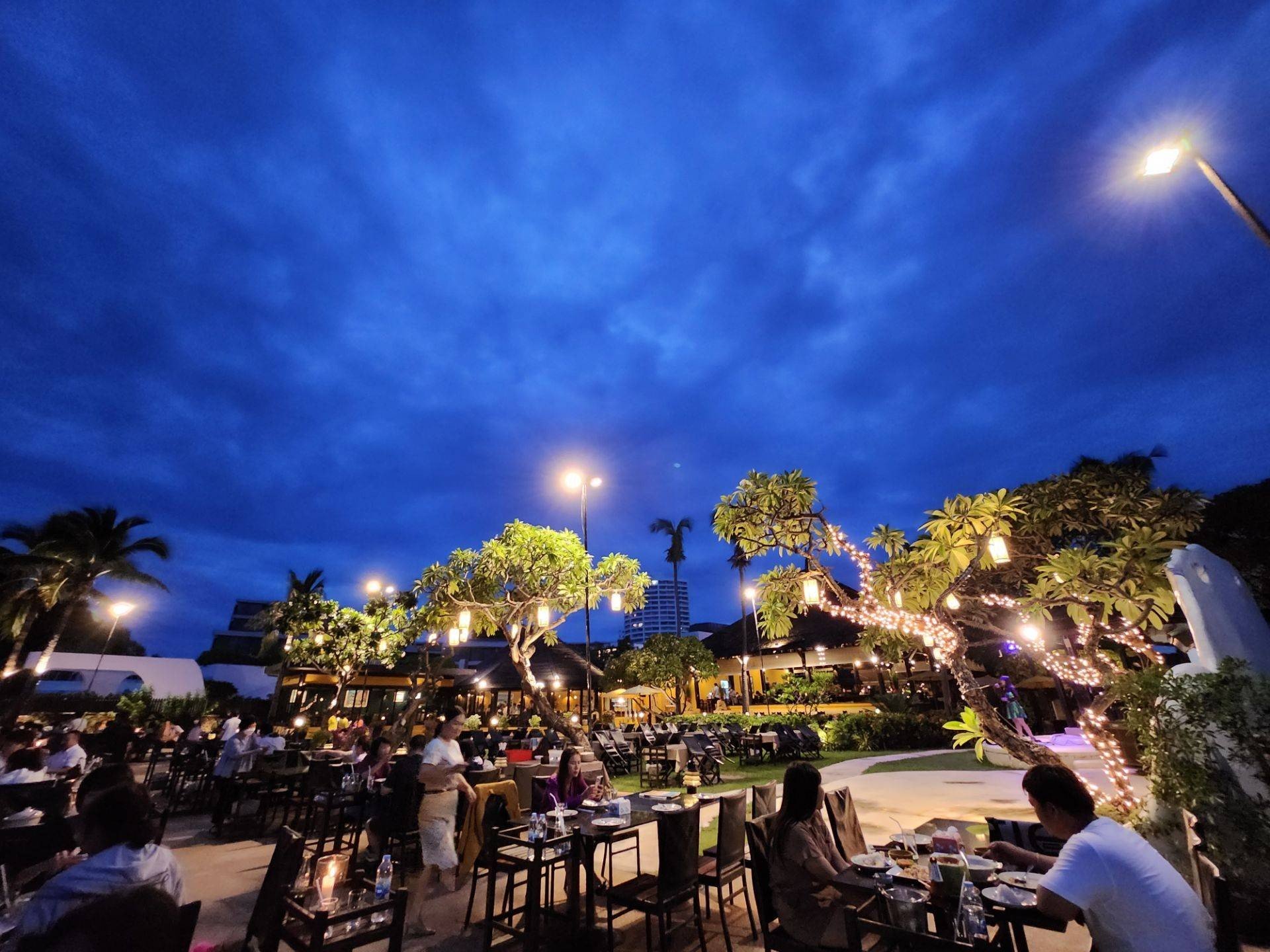 รูป สุภัทรา บาย เดอะ ซี - Wongnai