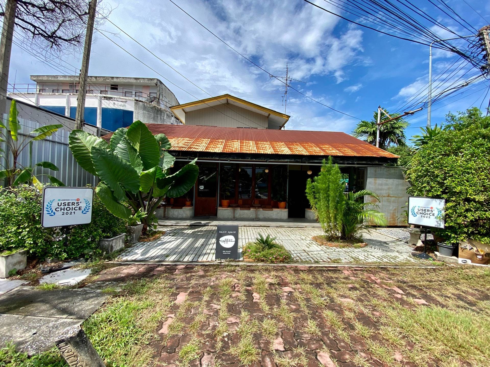 รีวิว Basic Space Coffee - ร้านกาแฟบรรยากาศสบายๆ บนถนนเส้นแหล่งรวมร้านดังกลางเมืองอยุธยา - Wongnai