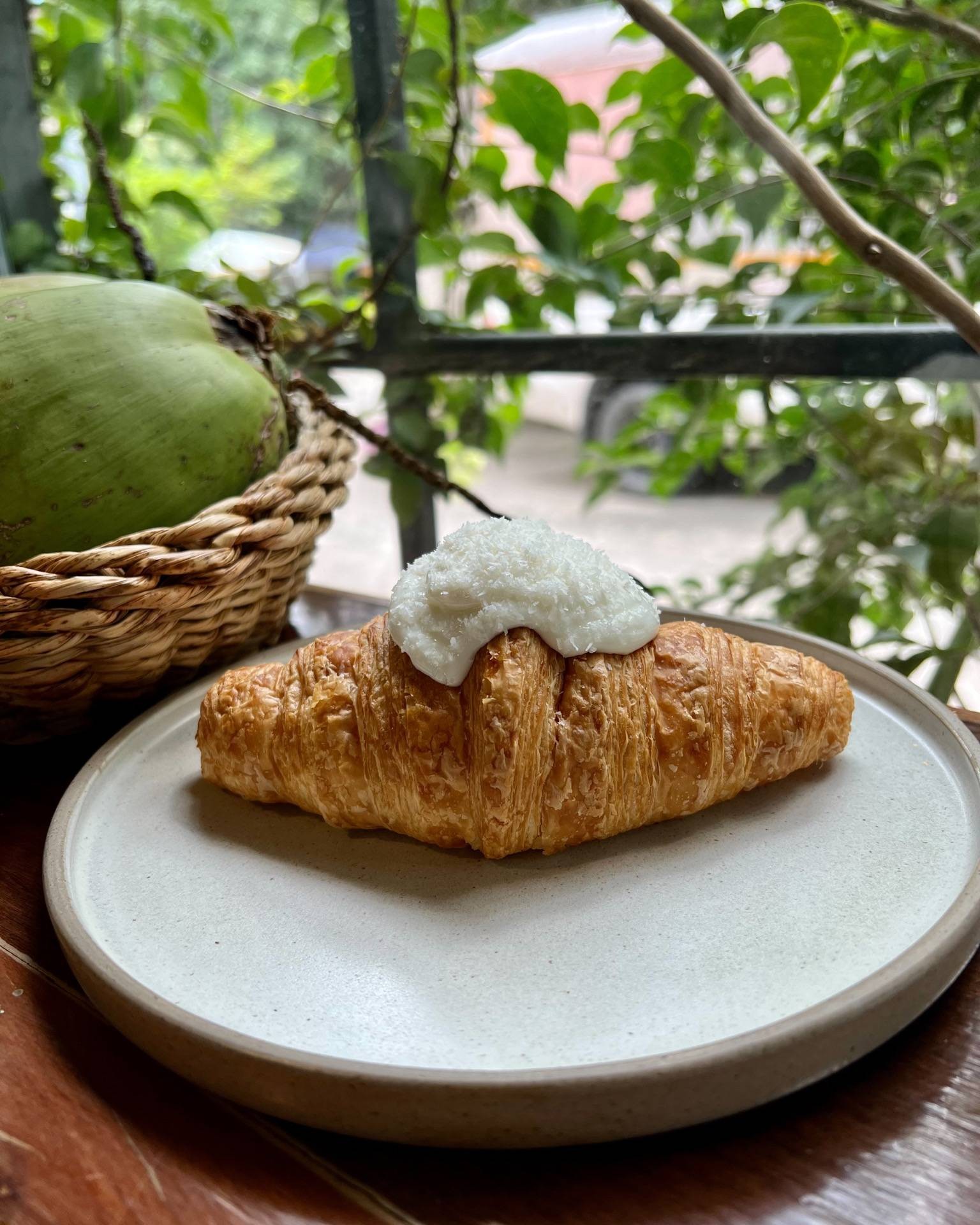 ครัวซองต์มะพร้าวอ่อนลาวา ร้าน COCOCANO Cafe&Eatery โคโค่คาโน่ คาเฟ่แอนด์อีทเทอรี่ เอกชัย 30 ...