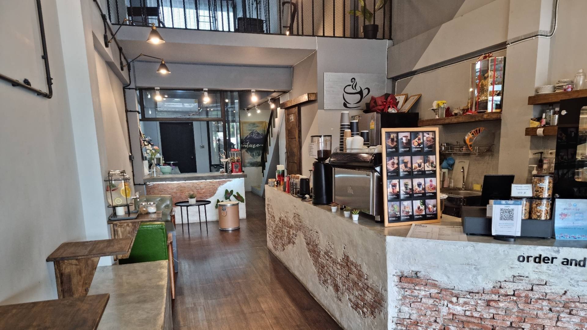 Charging cafe & Bakery - สั่งอาหารเดลิเวอรี | Wongnai x LINE MAN