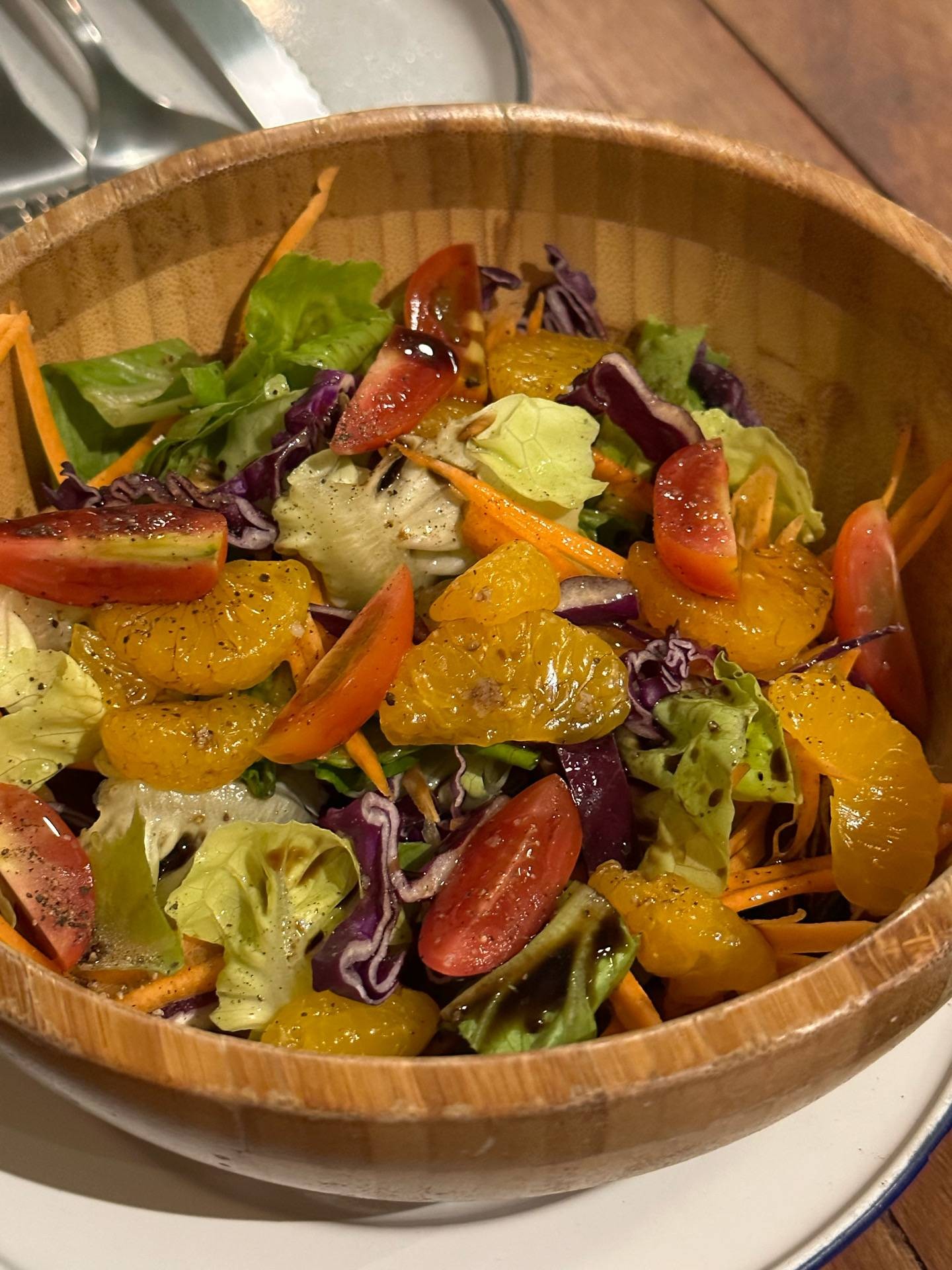 Orange avocado salad ร้าน Mad Moa Asok