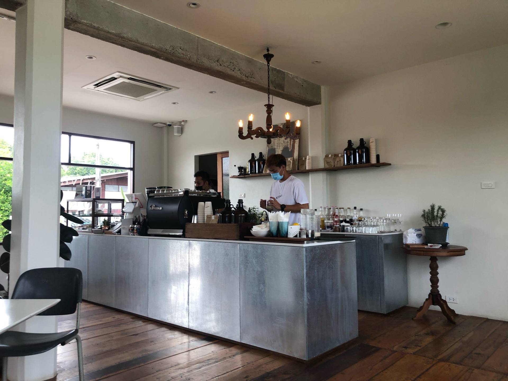 รีวิว Normal cafe & stay ราชบุรี - ร้านเกร๋ๆ สวยเรียบๆ