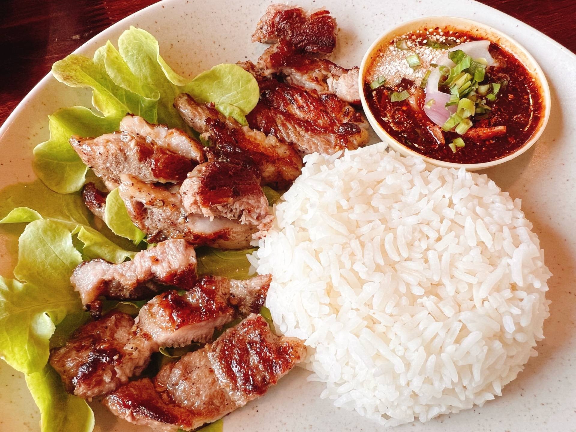 ข้างสเต็กสันคอจิ้มแจ่ว ร้าน EAT 'EM UP HOUSE สาขากบินทร์บุรี