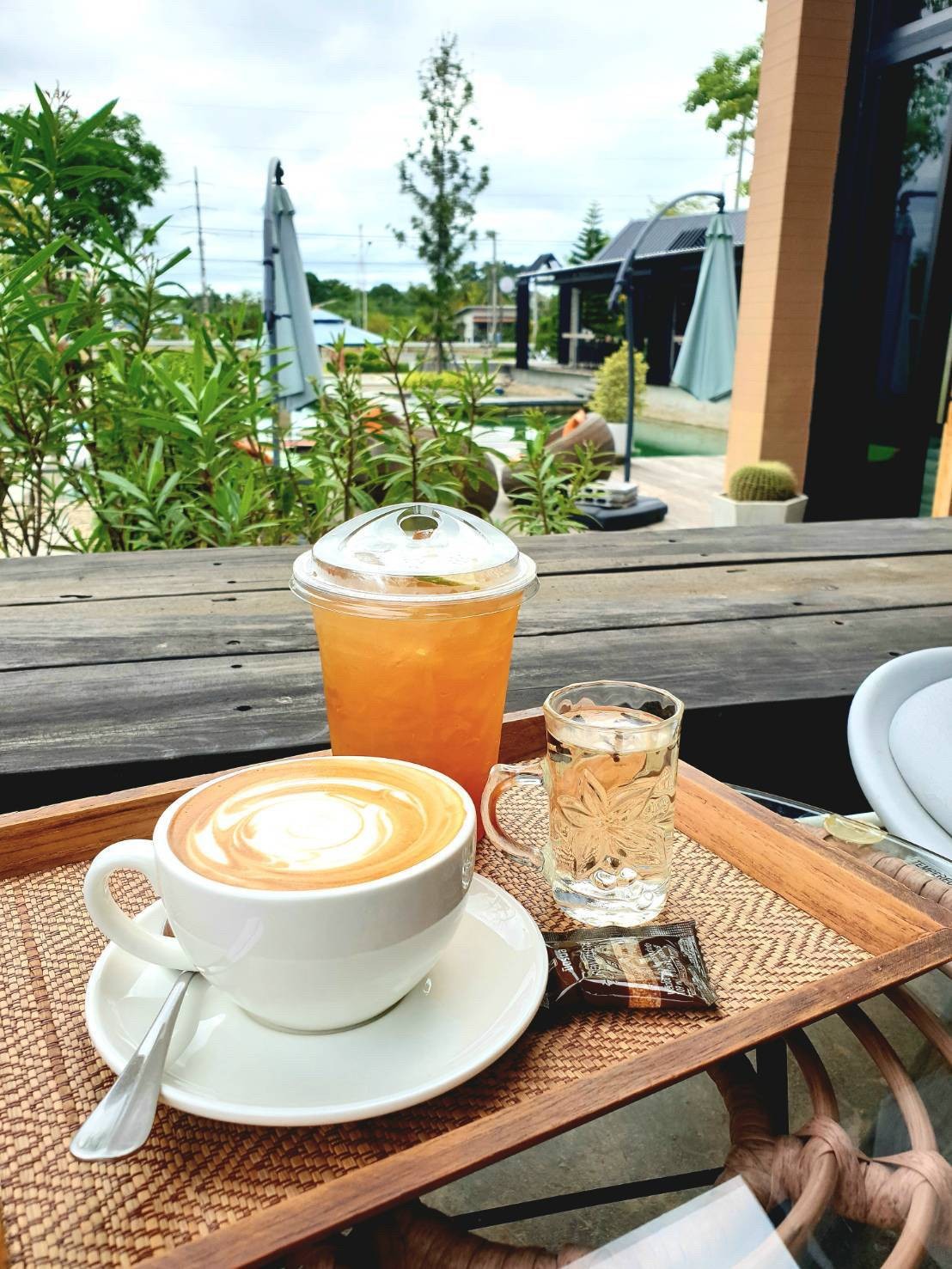 รีวิว De Bua Cafe - - ร้านใหญ่ ตกแต่งสวย มีทั้งอาหาร เบเกอรี่ ...