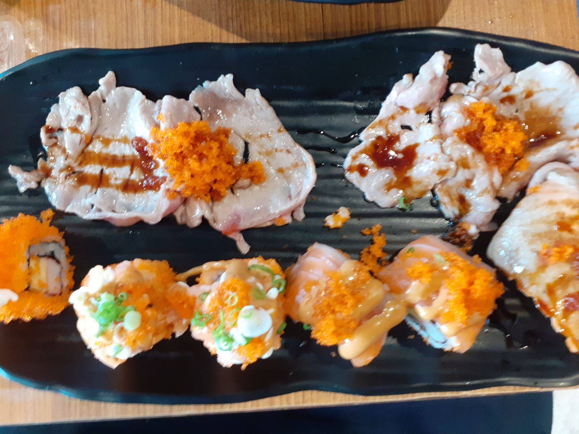 โรลแซลม่อนสไปซี่ • โรลแซลม่อนสไปซี่ ร้าน Aroi Sushi Thru Thonglor ถนน ...