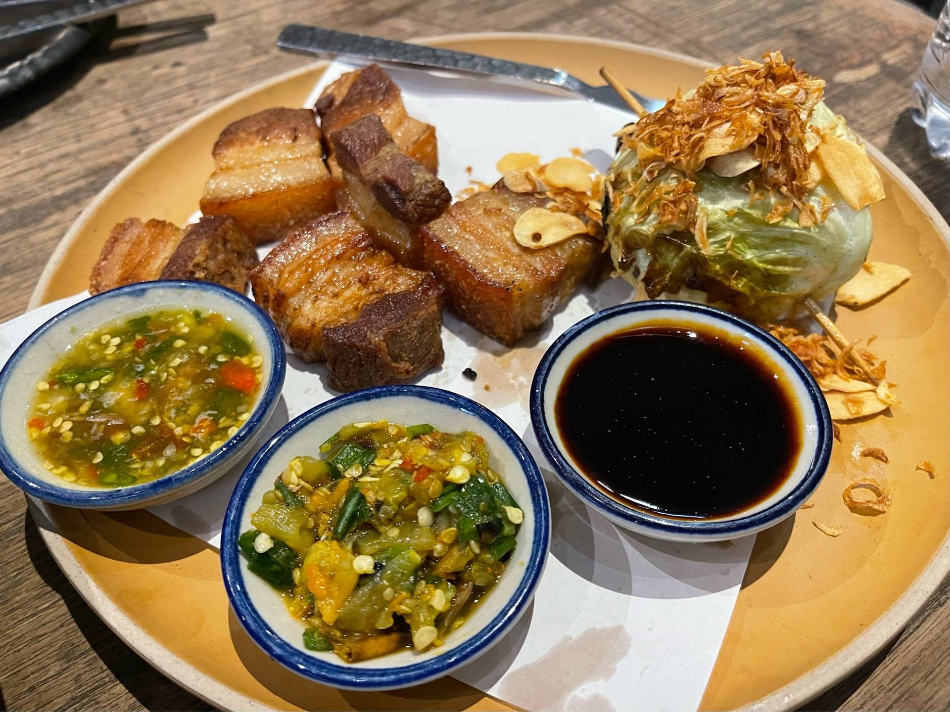 สามชั้นทอดน้ำปลา ร้าน Phed Phed Bistro อยู่ในโครงการ the circle ราช ...