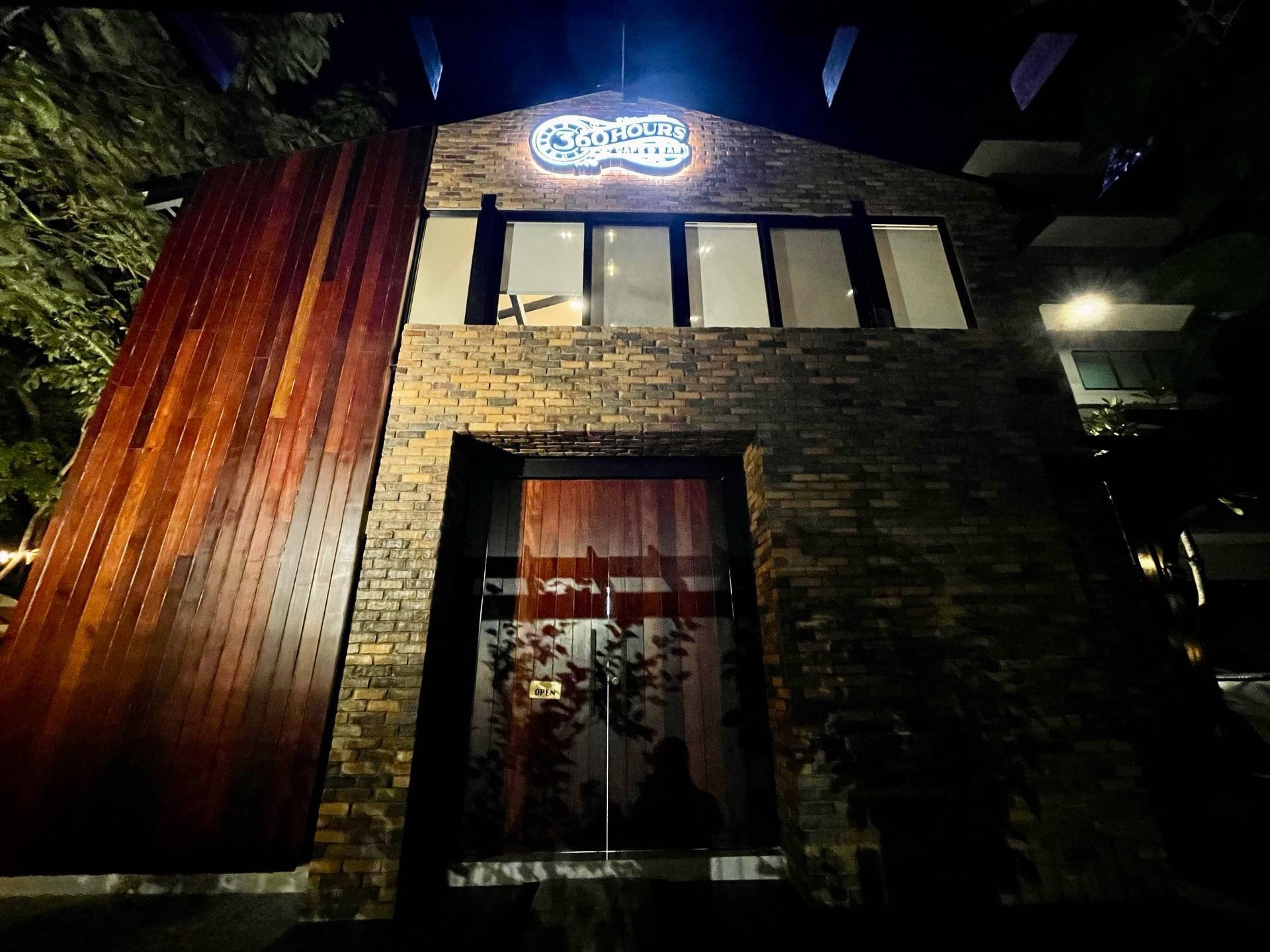 รูป 360 Hours Cafe & Bar