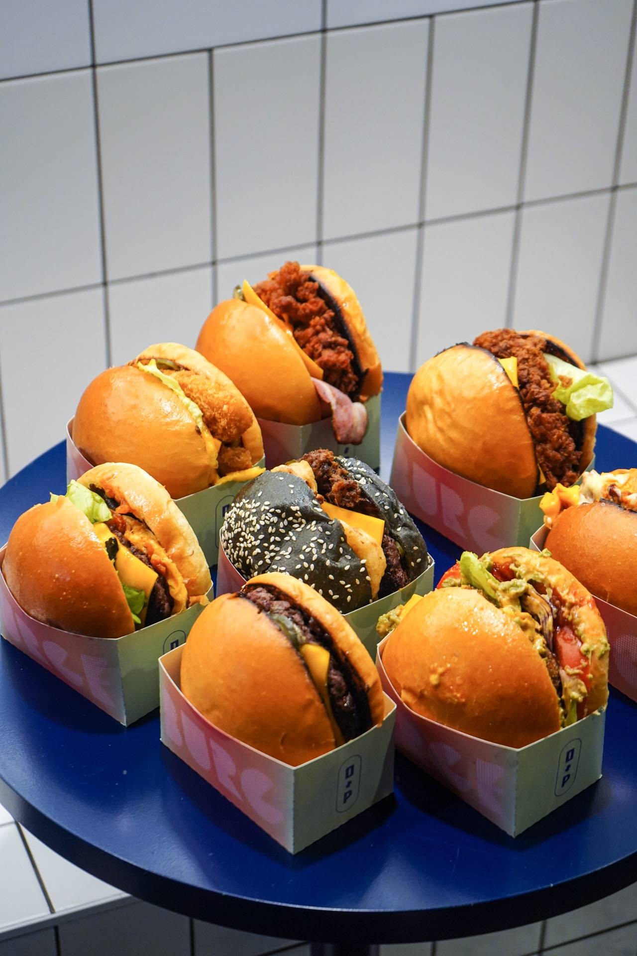 รีวิว One Plus Piece Melbourne Central - NEW 🏴‍☠️🍔 anime themed burger ...