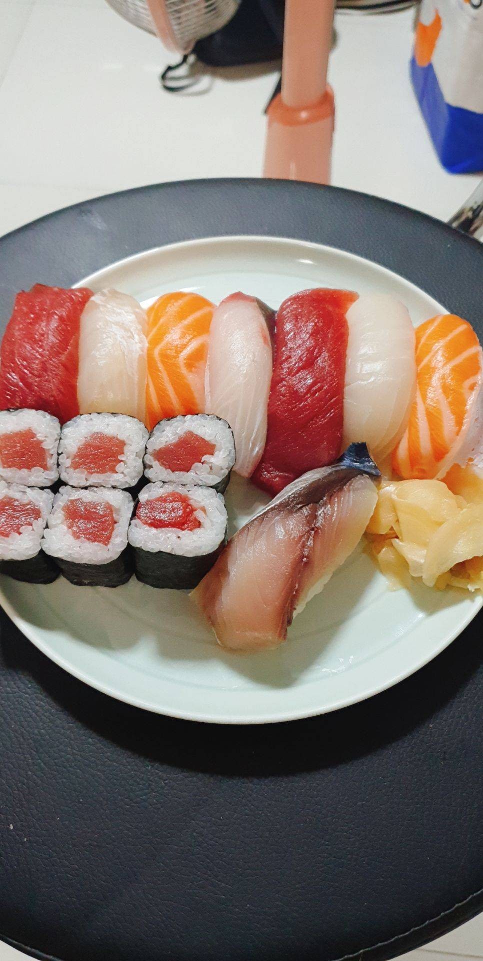 รีวิว RAKUMI - ซูชิรวม วันนี้แซลม่อนดีงาม เสียดายหอยเชลล์ยังไม่เข้า