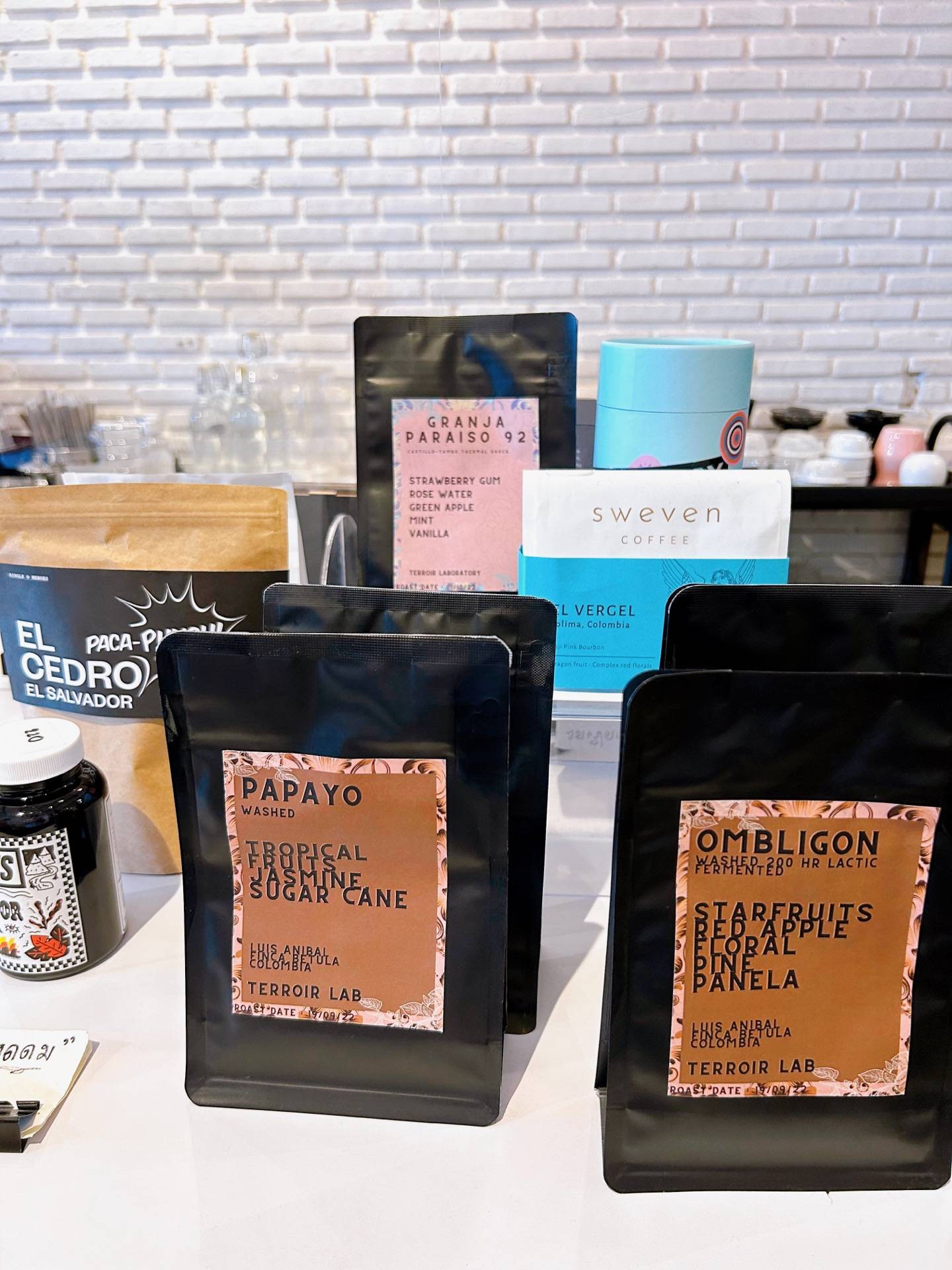 รูป Grayground Coffee ถนน เบญจางค์