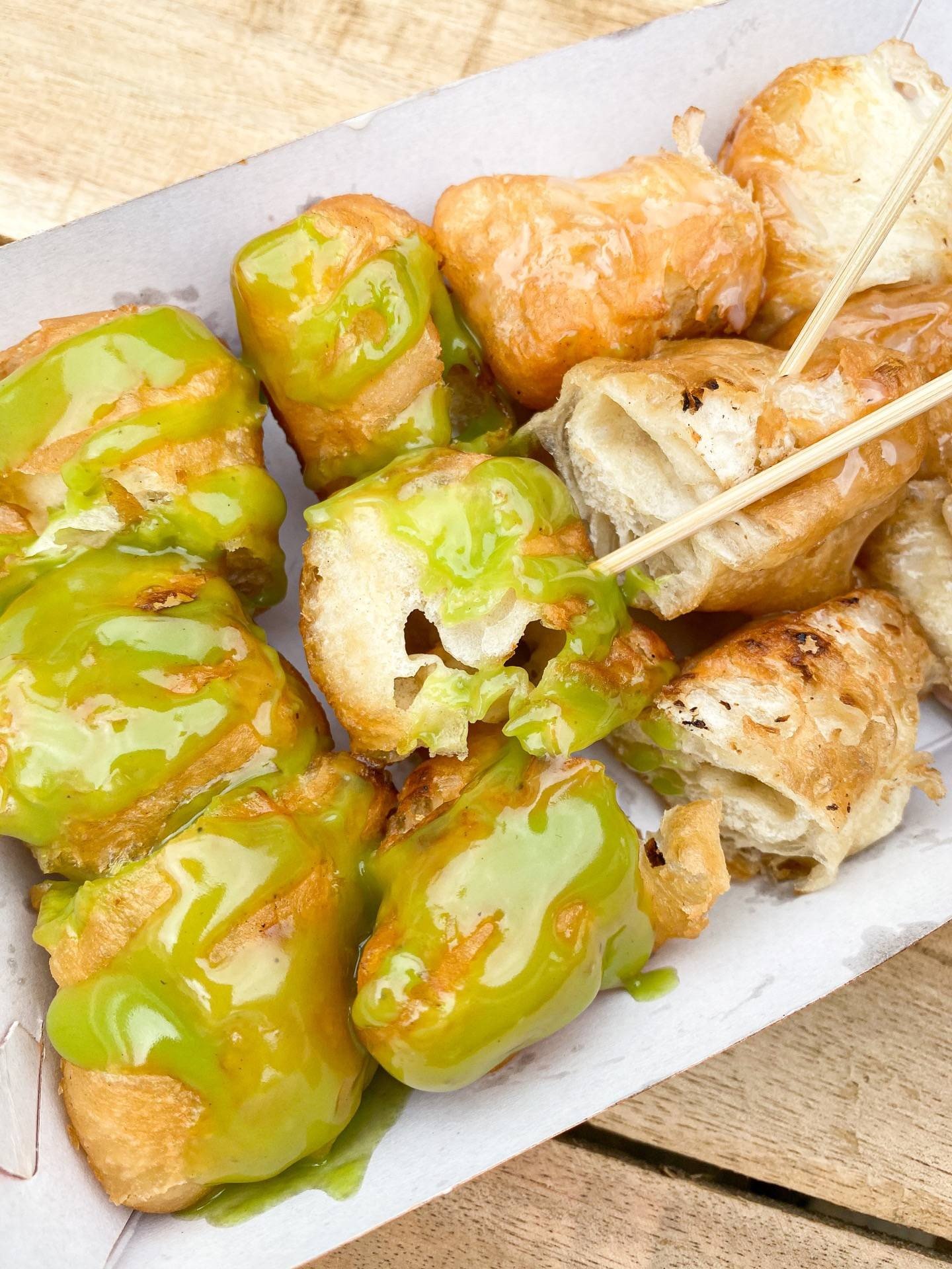 รูป ปาท่องโก๋เสวย เยาวราช