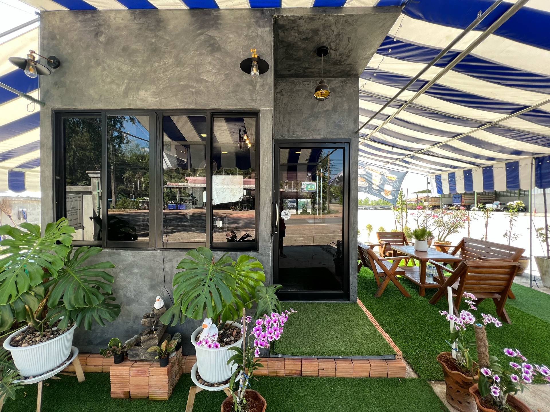 รีวิว ลี คาเฟ่ - Ly Cafe - รสชาติของร้านและเมนูต้องลอง