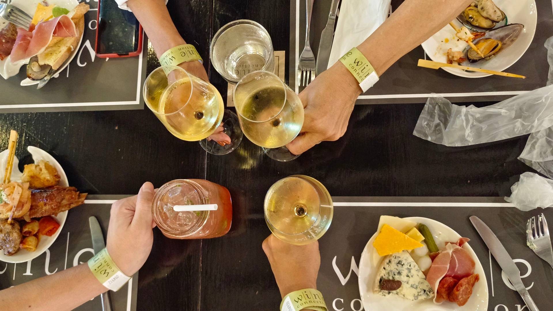 Free Flow Wine ร้าน Wine Connection Tapas Bar & Bistro Rain Hill