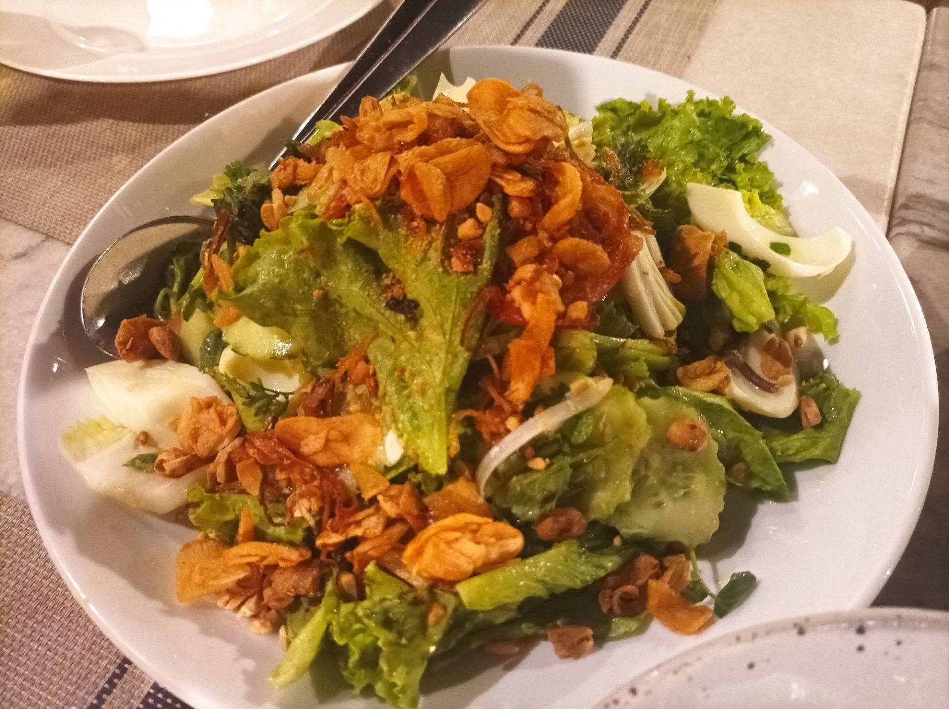 สลัดหลวงพระบาง ร้าน Le Calao Restaurant