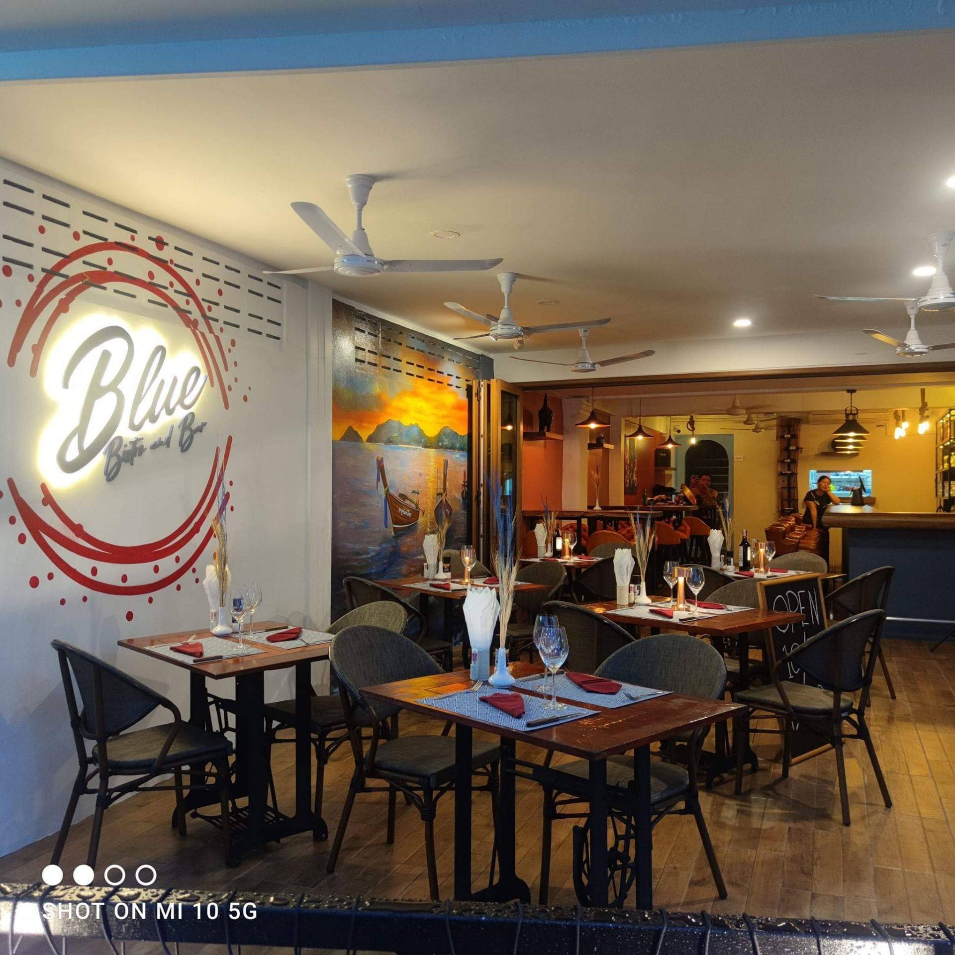 รีวิว Blue Bistro And Bar - Blue Bistro and Bar ร้านอาหารติดทะเล ...