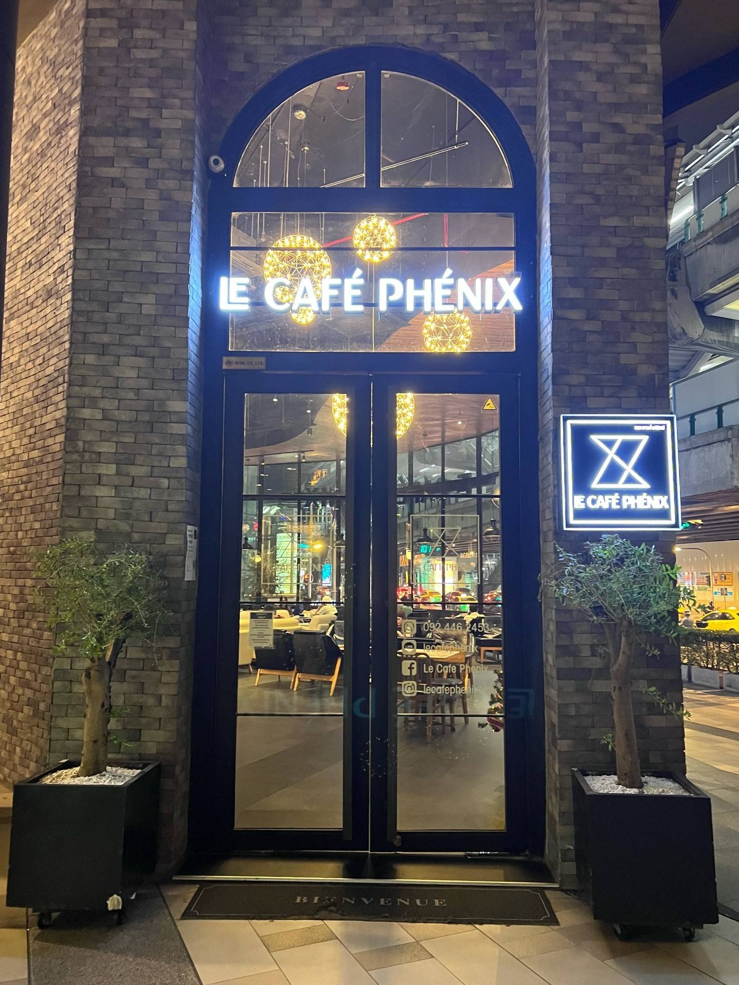 รีวิว Le Café Phénix Gateway Ekamai - Spacious cafe, open 24 hr.