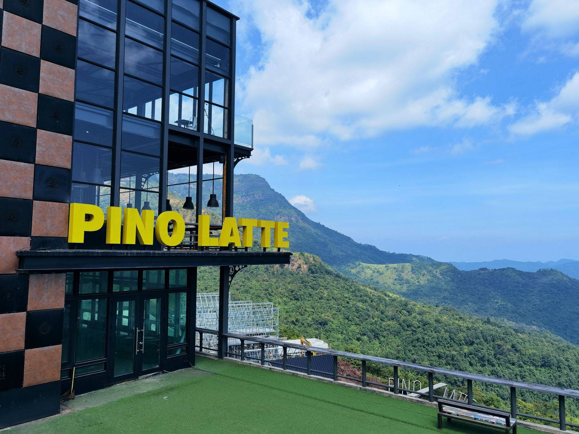 รีวิว Pino Latte Resort & Cafe - ชมวิวเพลินจนลืมเวลา