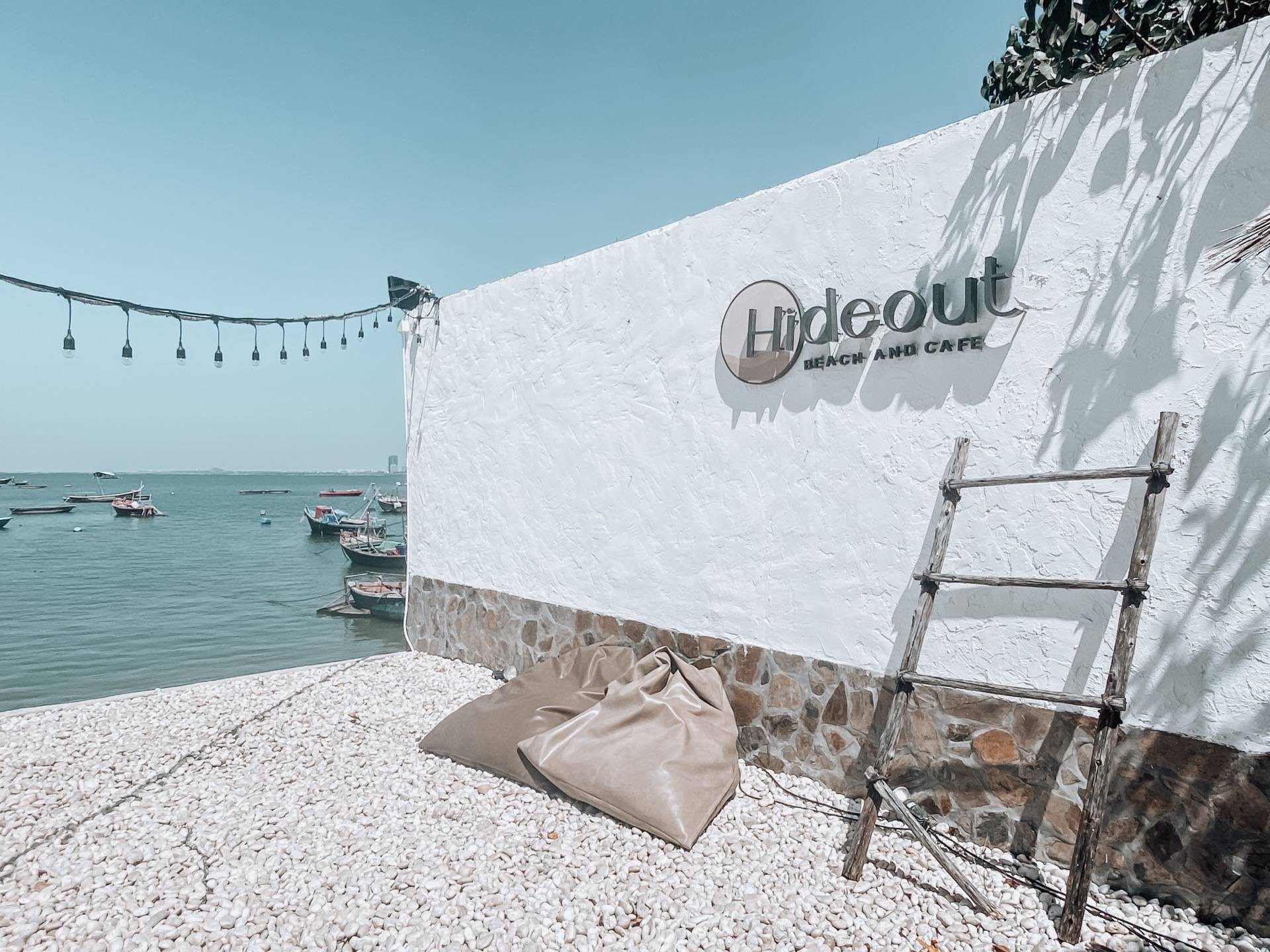 รูป Hideout Beach Cafe & Bistro