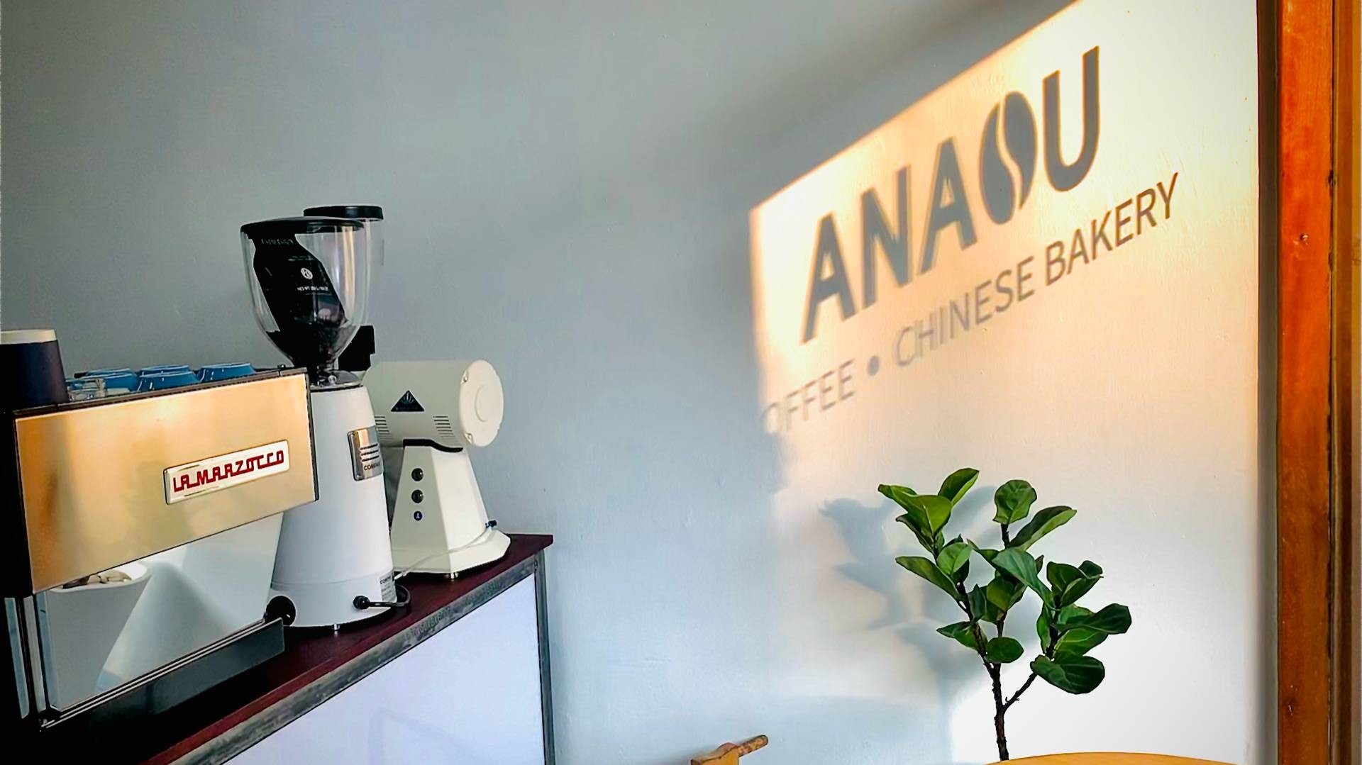 ร้าน Anasu Cafe กะเตี๋ยวหมู กาแฟสด ขนมเปี๊ยะ โรตี ตลาดชุมพล | รีวิว ...