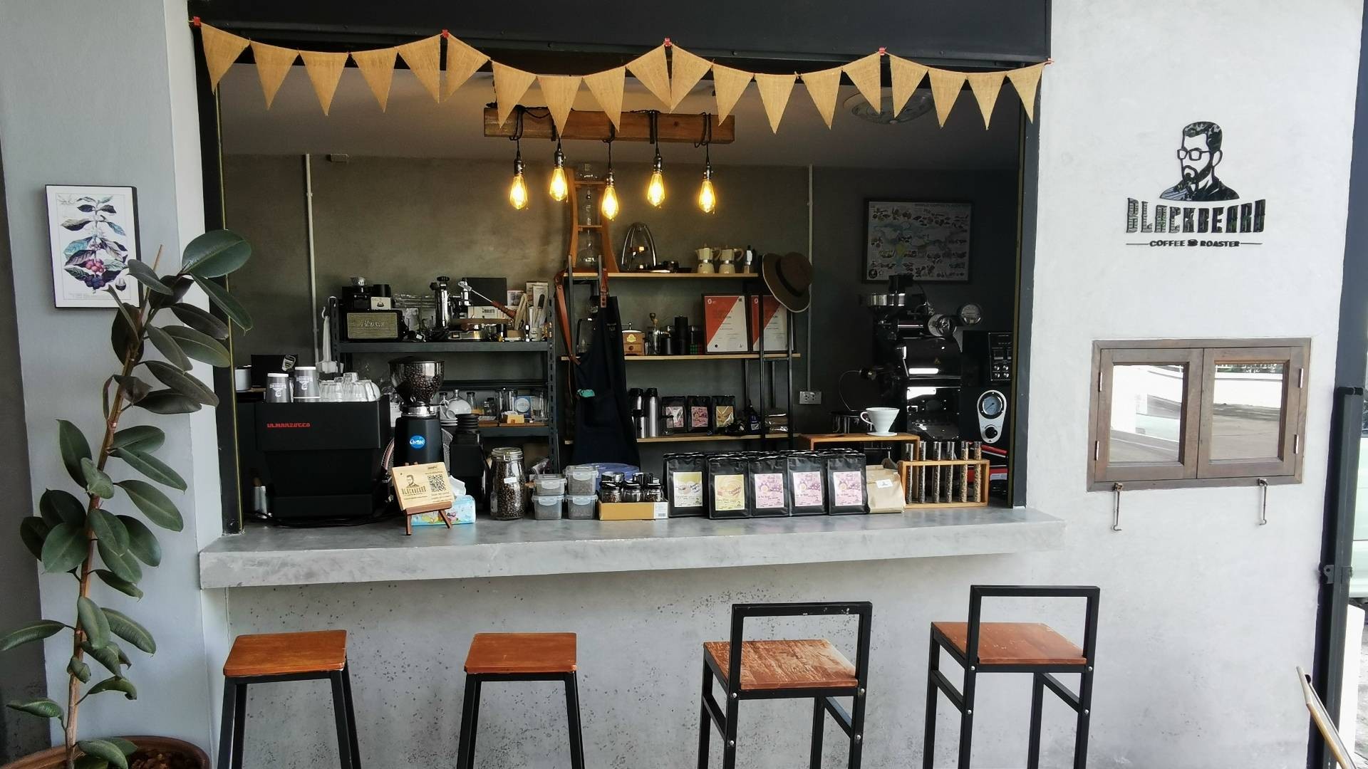 [รีวิว] ร้าน BLACKBEARD Coffee Roaster | เมนูแนะนำ รูปภาพ ราคา