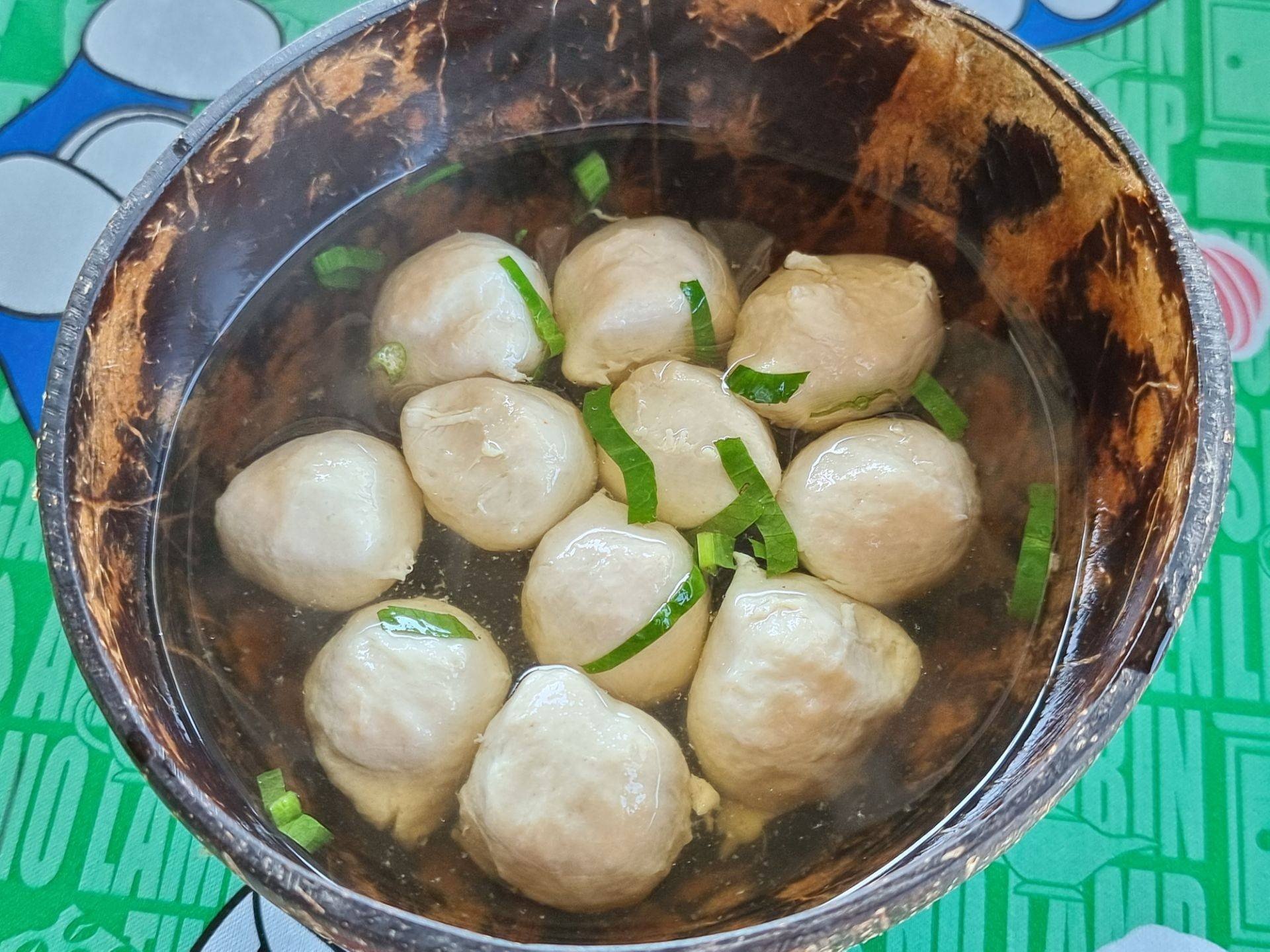 ลูกชิ้นหมูลวก ร้าน ก๋วยเตี๋ยวกะลา