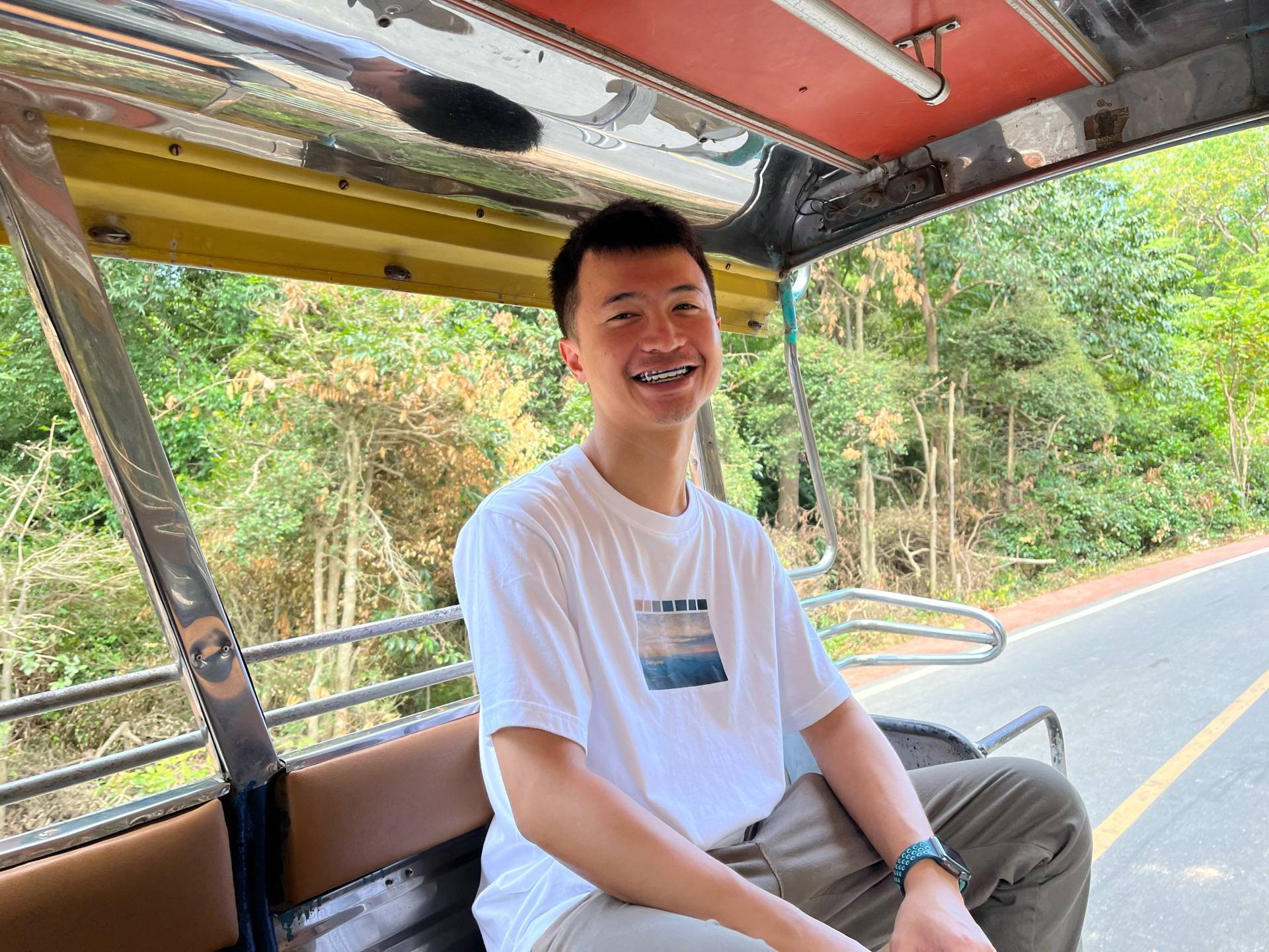 รูป วัดถ้ำเขาหลวง - Wongnai