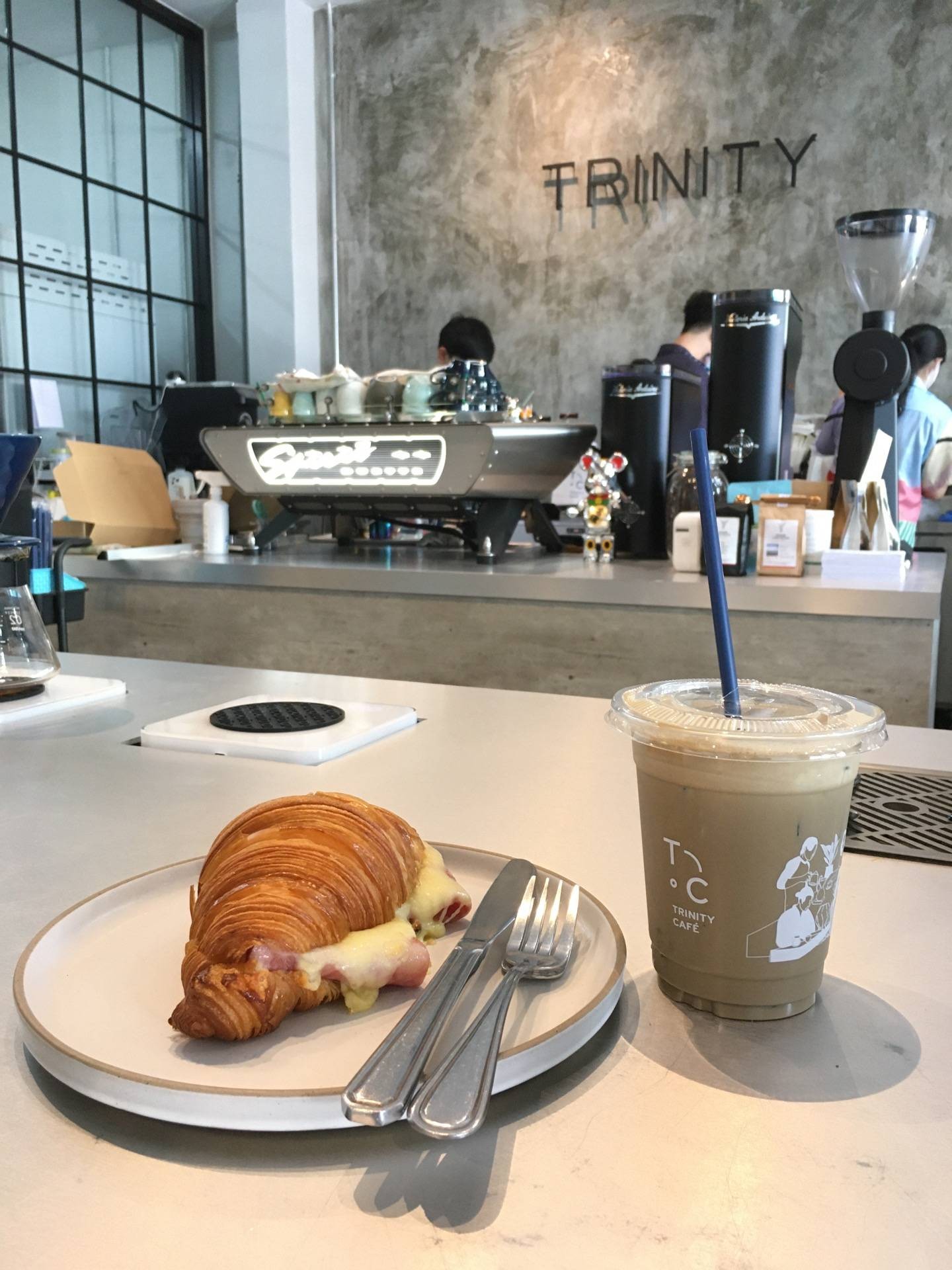 รีวิว TRINITY CAFÉ - คาเฟ่ในตัวเมืองขอนแก่น ครัวซองอร่อย