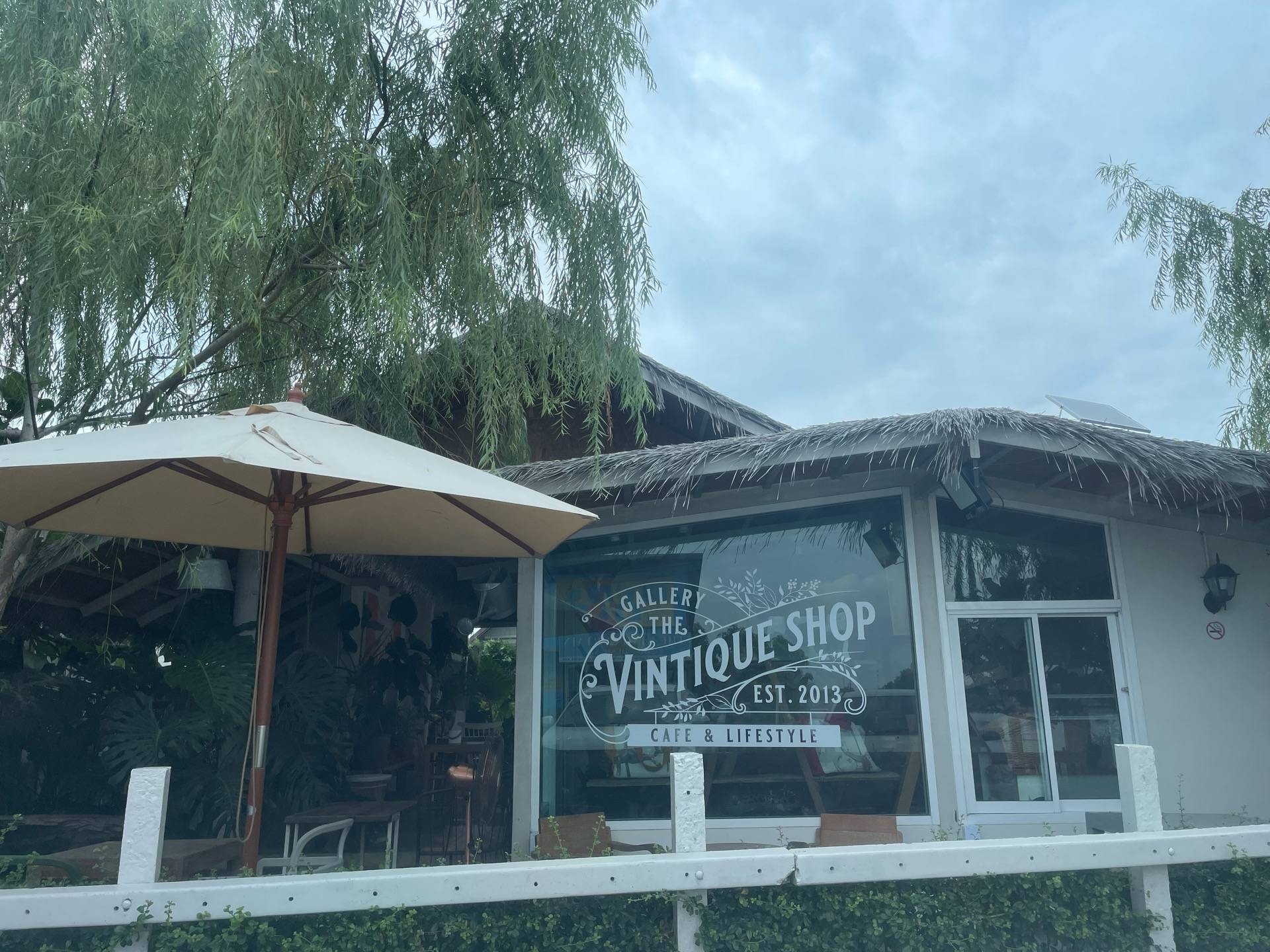 รีวิว Vintique Cafe & Lifestyle - คาเฟ่บรรยากาศใกล้ชิดธรรมชาติ ตกแต่ง ...