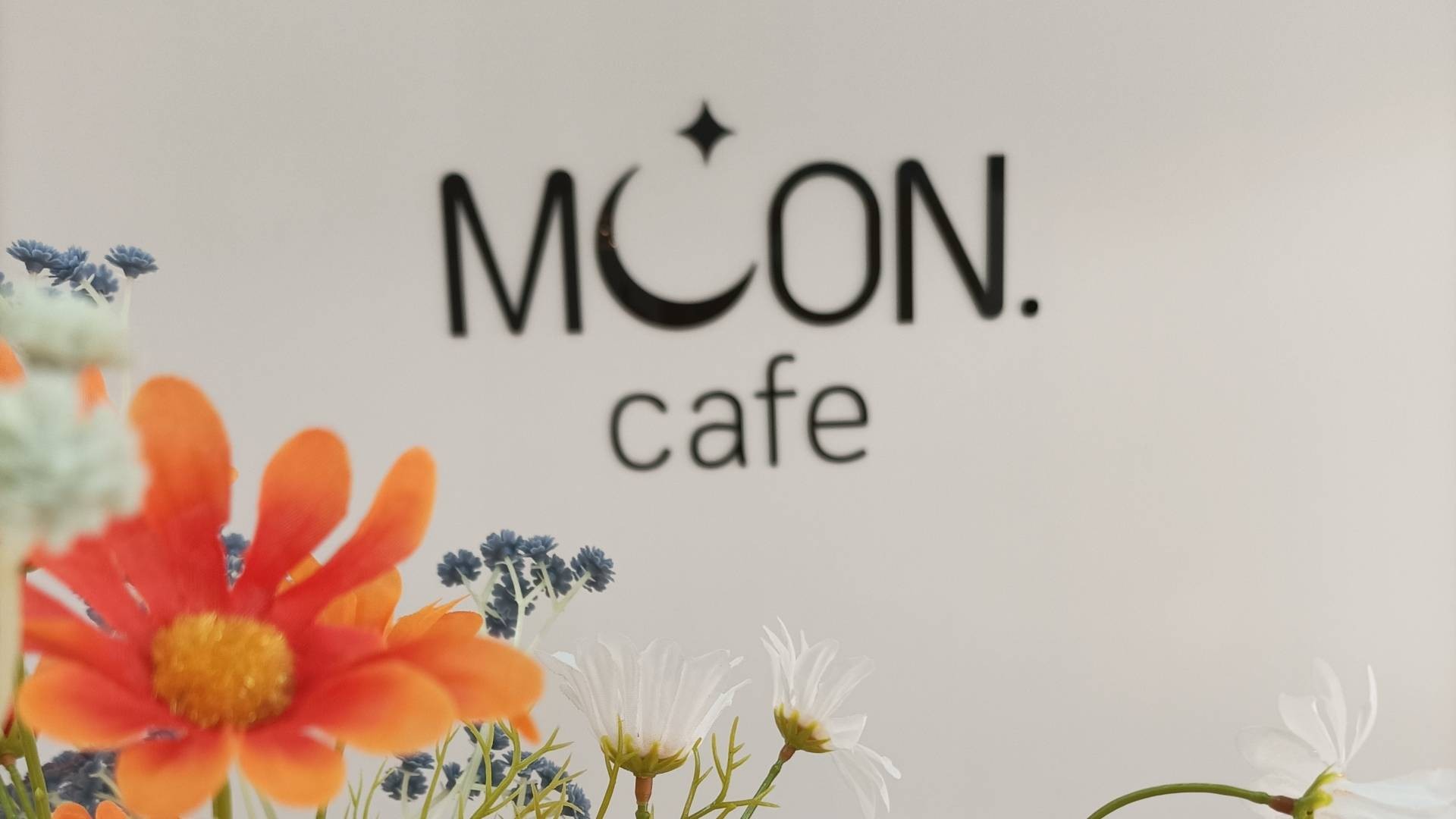 Moon Food & Coffee Moon Cafe - สั่งอาหารเดลิเวอรี | Wongnai x LINE MAN