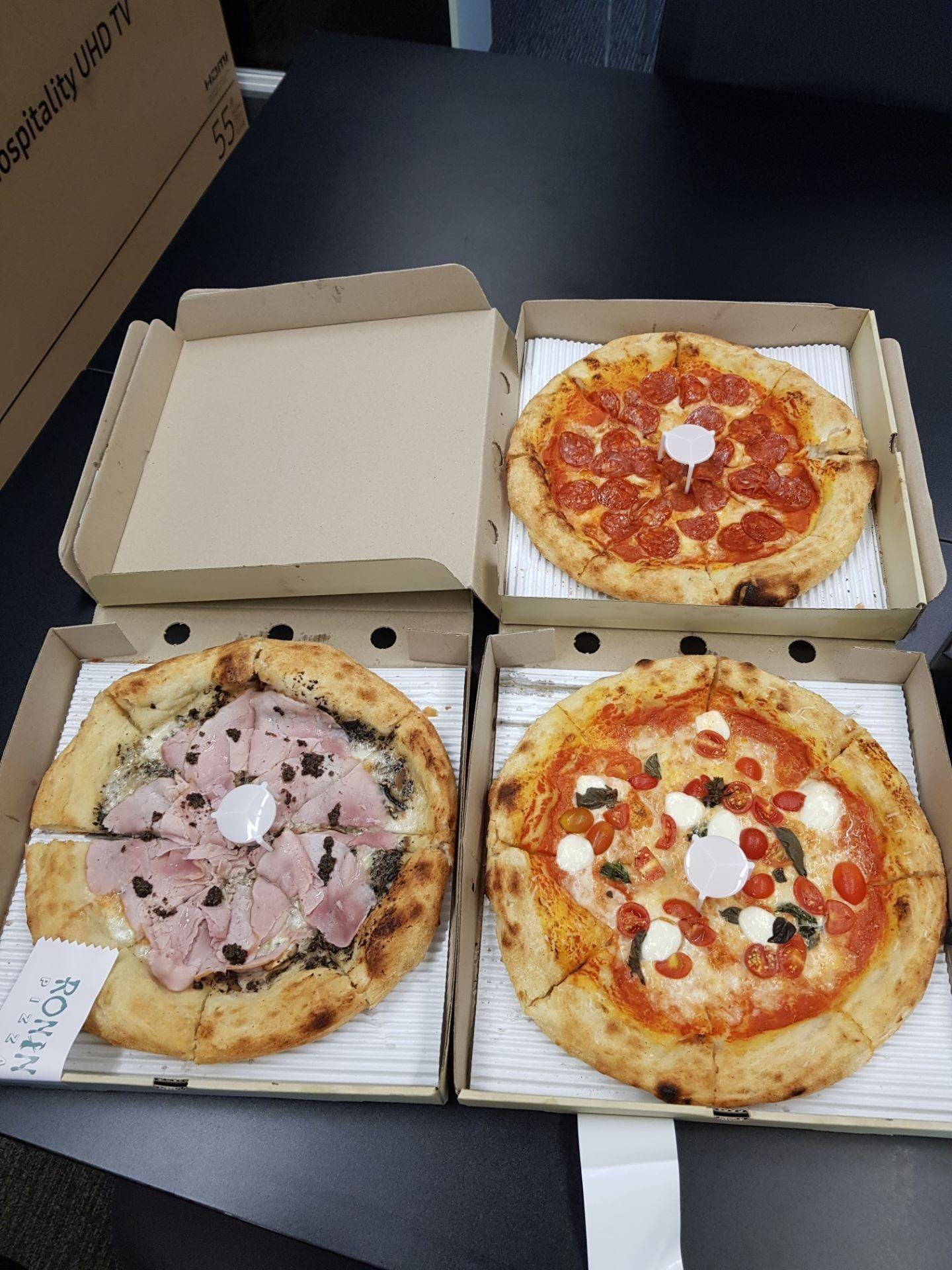 รีวิว Ronin pizza ลาดพร้าว 18 - พิซซ่าแป้งดีมากก เครื่องแน่นๆ - Wongnai