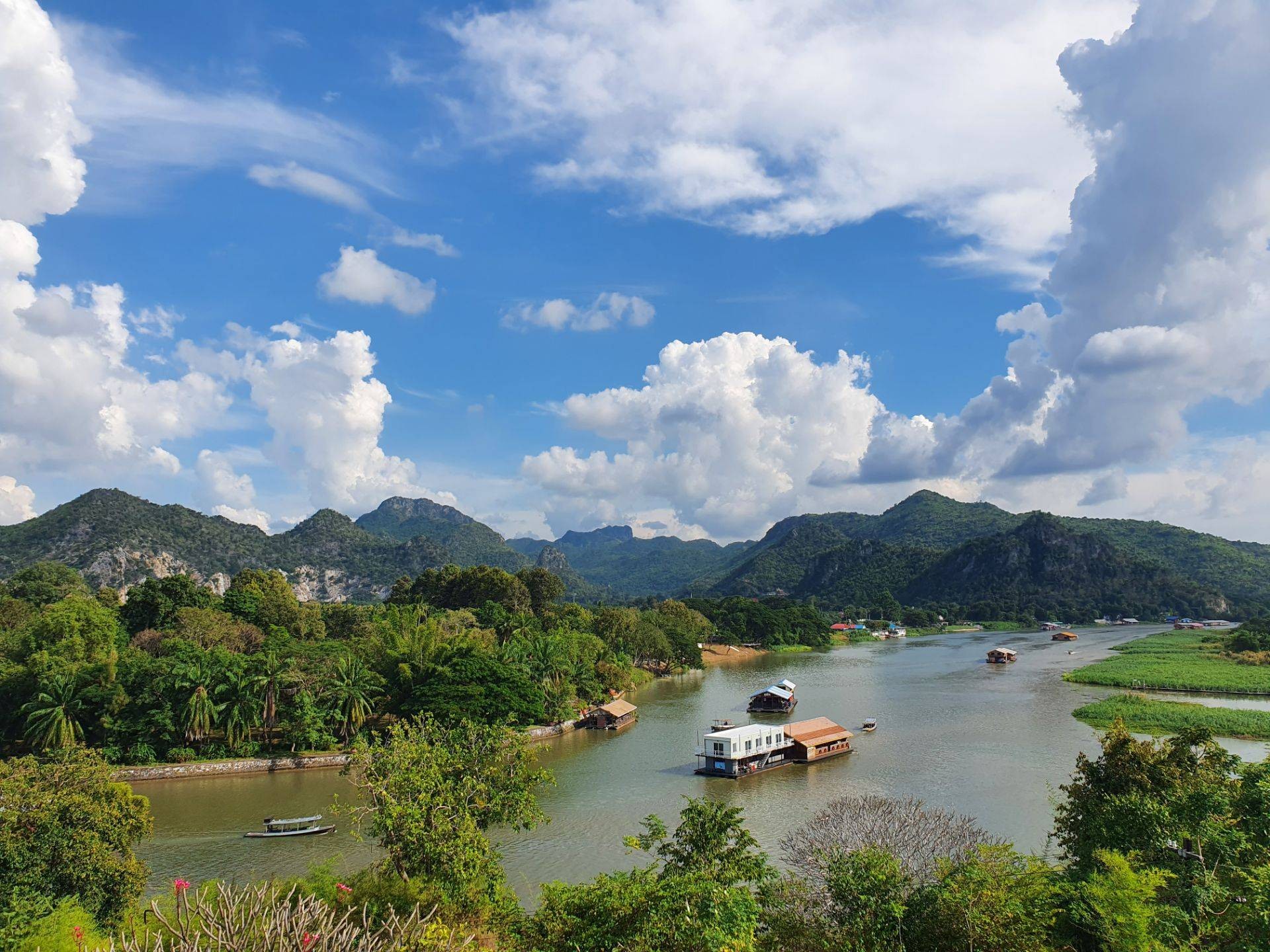 รีวิว W STORY - - Good location with the nice river view - Reasonable ...