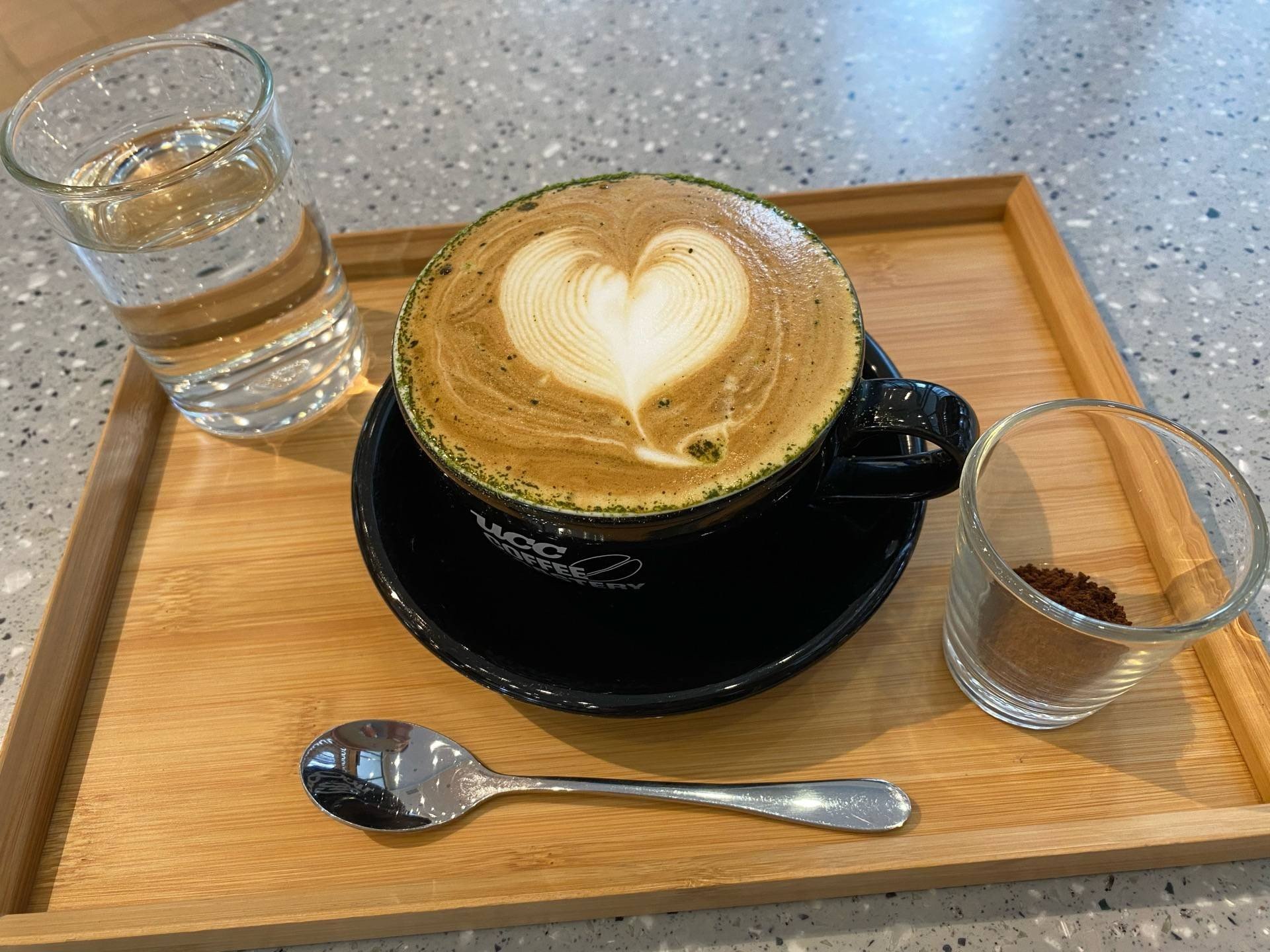 hot matcha latte热抹茶拿铁 ร้าน UCC Coffee Roastery Gateway Ekamai