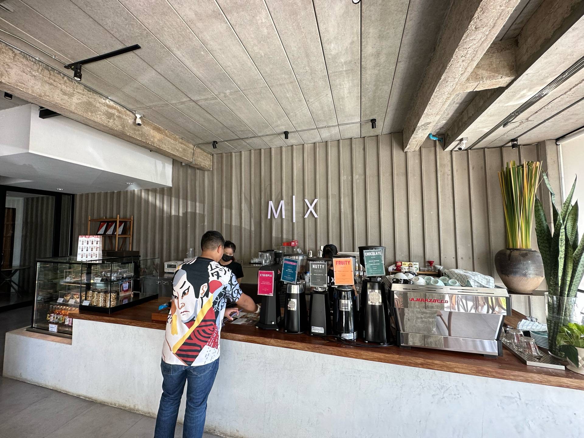 รีวิว Mix cafe’ - ร้านกาแฟน่ารัก เก๋ในเมืองแม่สอด