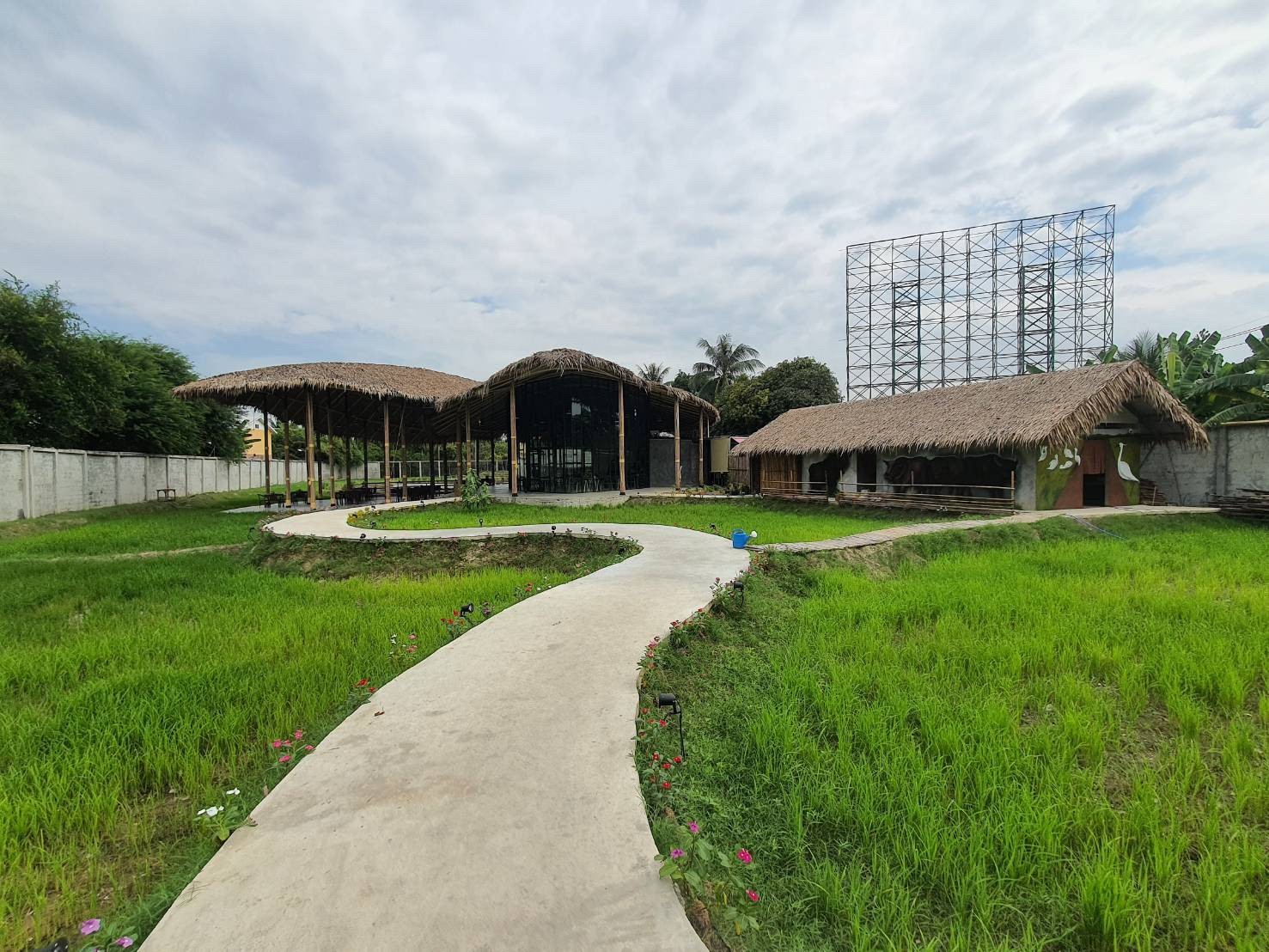 รูป กอดดินกลิ่นนา