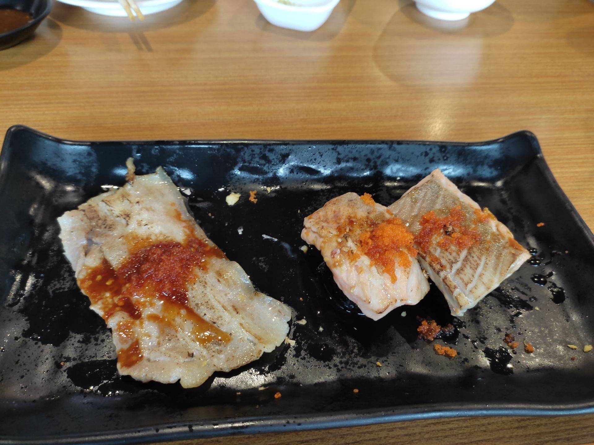 ข้าวห่อสาหร่ายไส้รวมคลุกไข่กุ้ง ร้าน Aroi Sushi Thru Thonglor ถนน ...