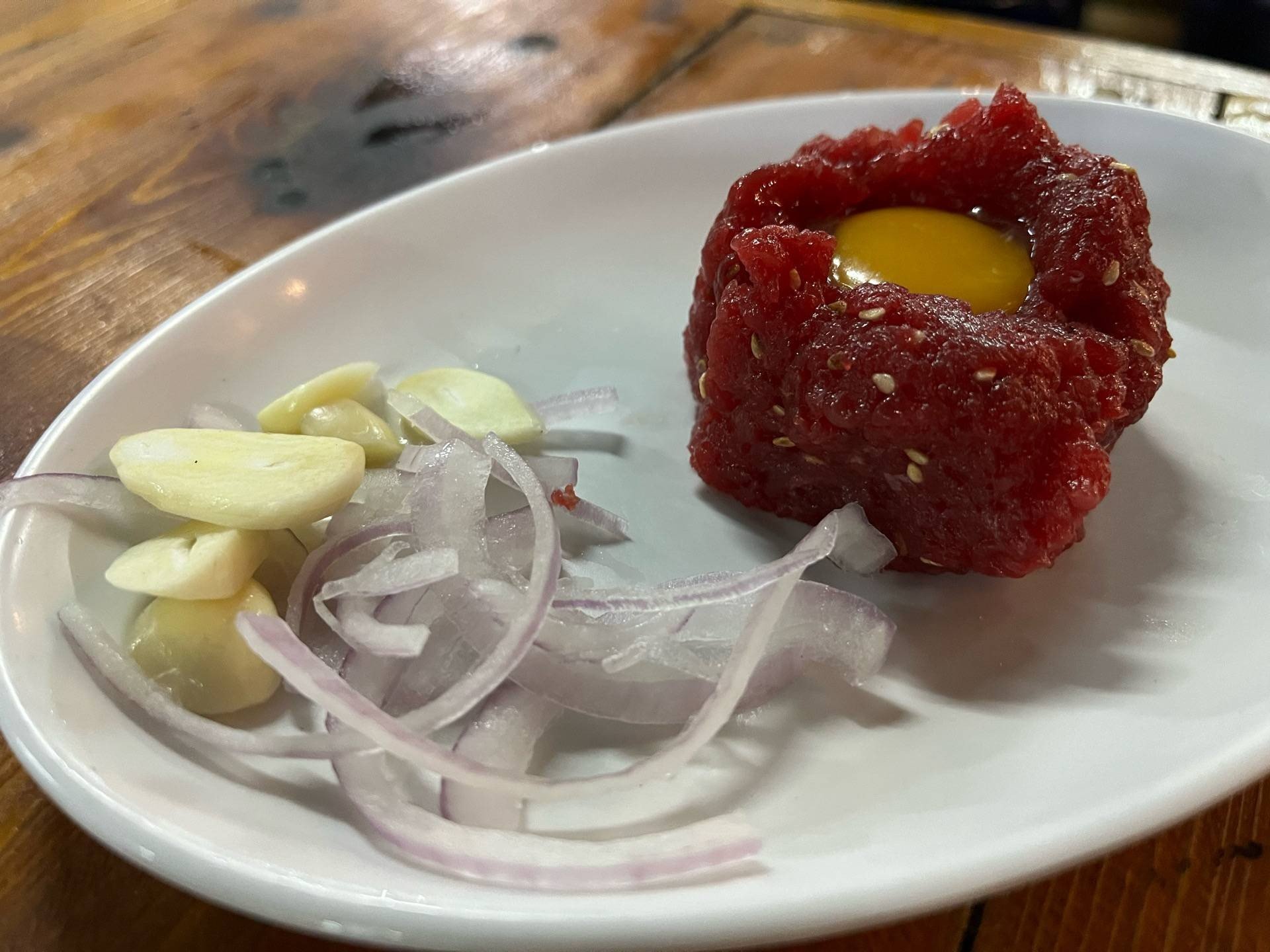 ยำเนื้อดิบ - ยูเกะ Yukke ร้าน ลาบ ลับ ลับ