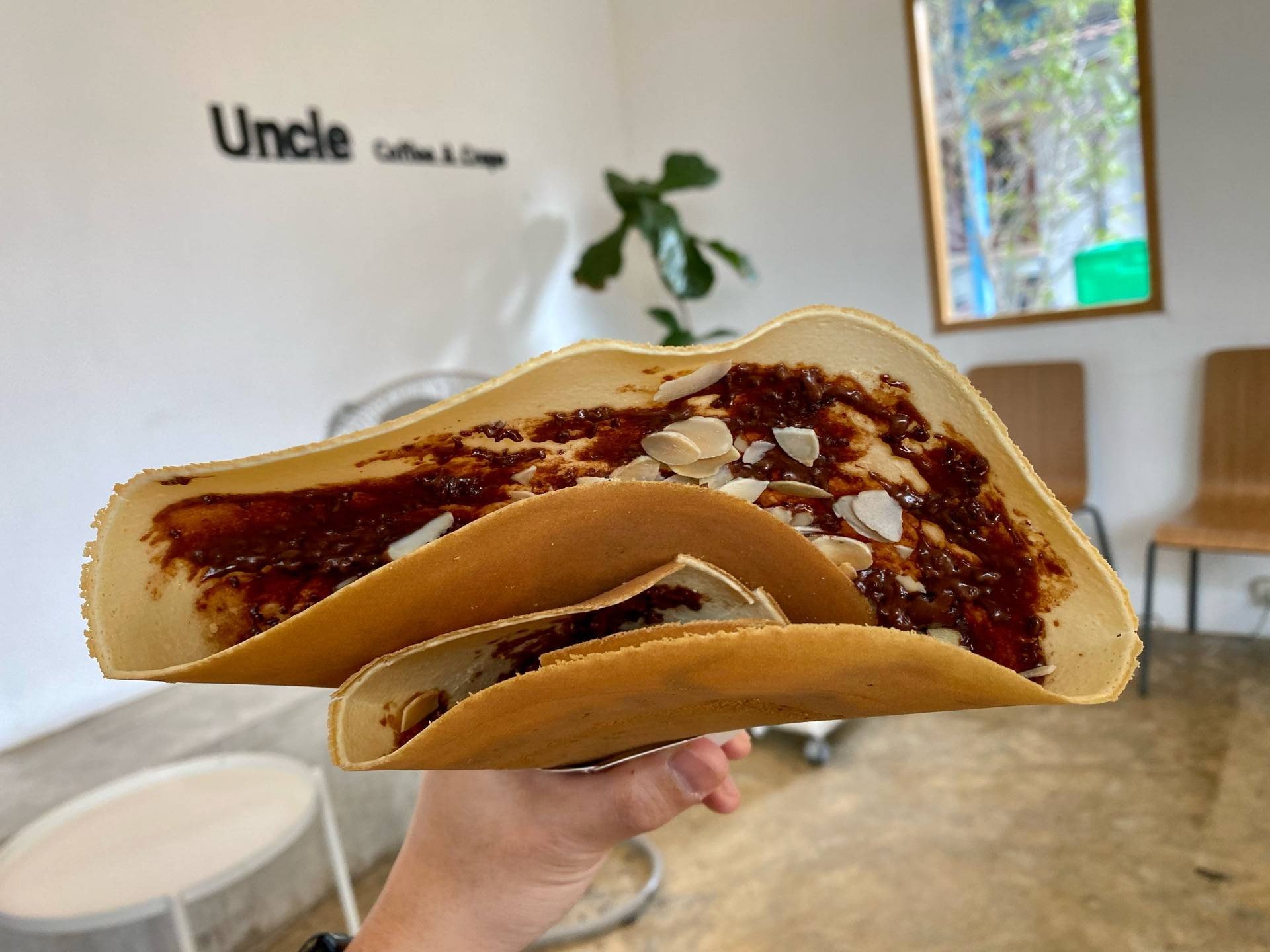 เครปช็อคโกแลตอัลมอนด์ ร้าน UNCLE COFFEE&CREPE เมืองศรีสะเกษ