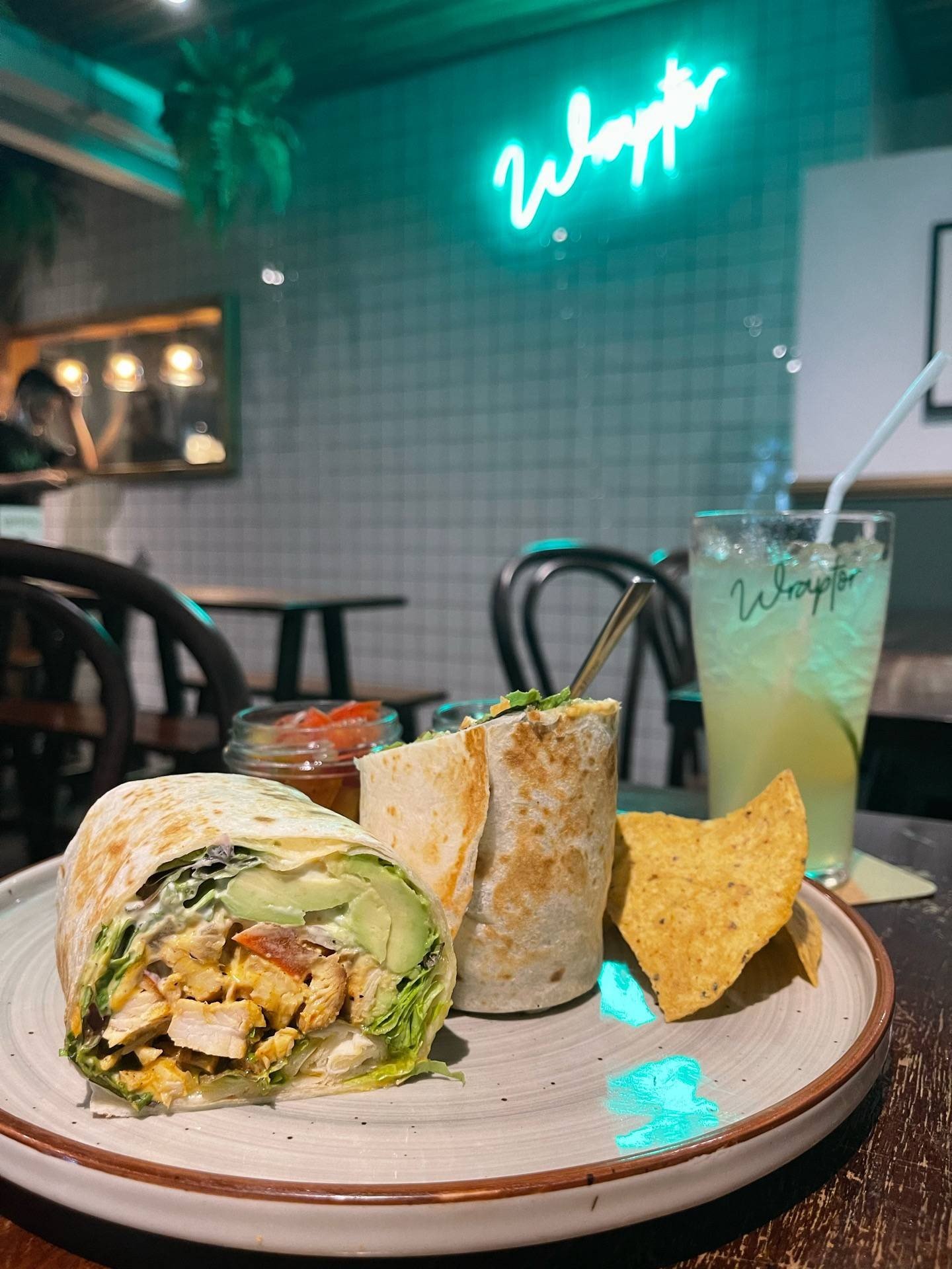 Avocado warp grilled chicken ร้าน Wraptor Sukhumvit 71