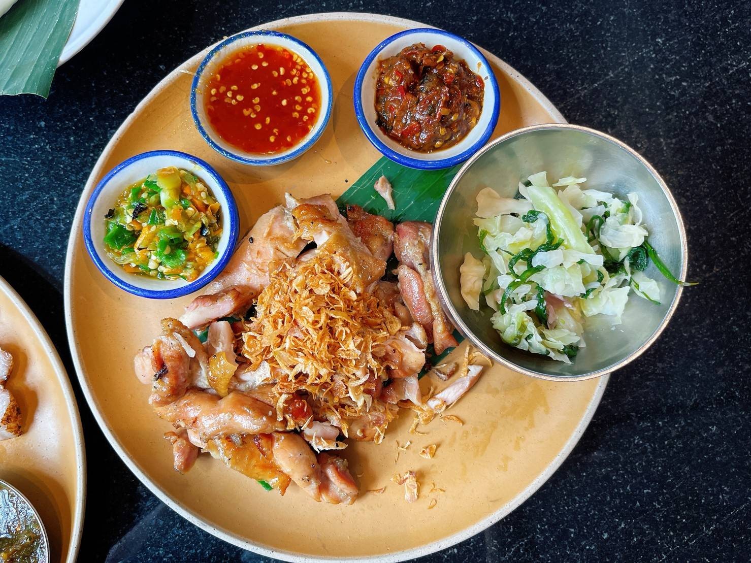 ไก่ย่างเกลือ ร้าน Phed Phed Bistro อยู่ในโครงการ the circle ราชพฤกษ์