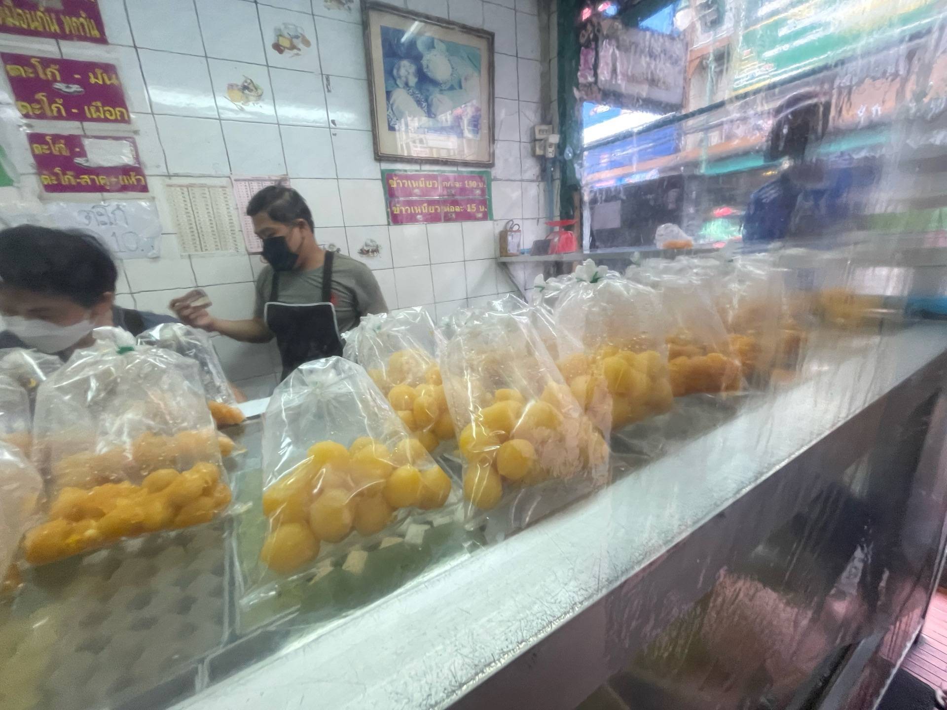 รูป ขนมหวานตลาดพลู ปากซอยเทอดไท 25 เจ้าเก่า ร้านใน