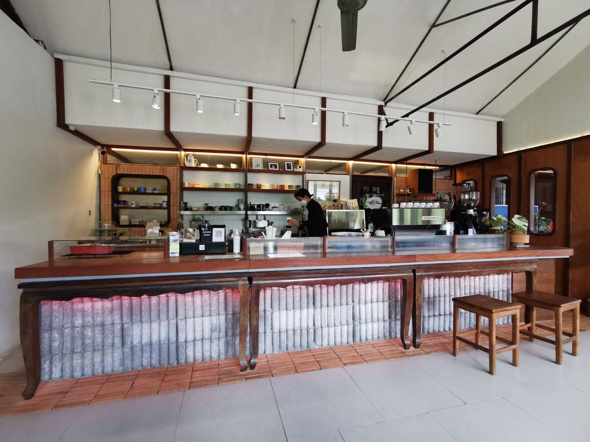 รีวิว Basic Space Coffee - เมนูหลากหลาย แต่มีเมล็ดกาแฟให้เลือกน้อย - Wongnai