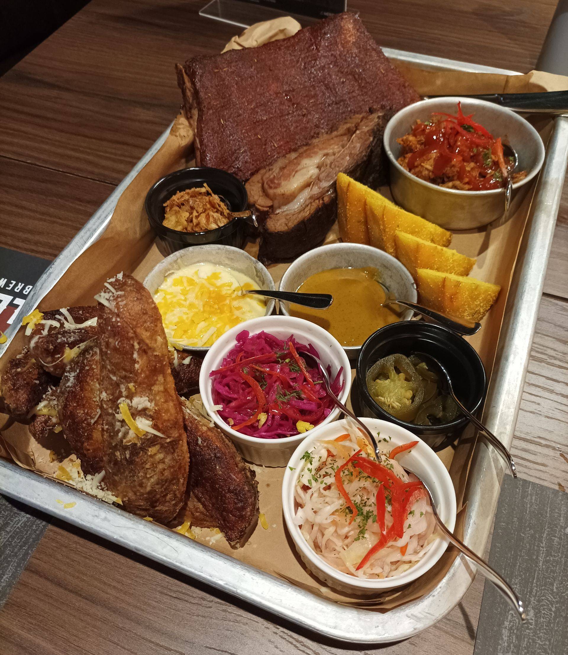รีวิว Rolling Ribs Brew Bar & BBQ สี่พระยา - ดีลวงในสุดคุ้ม อิ่มอร่อย ...