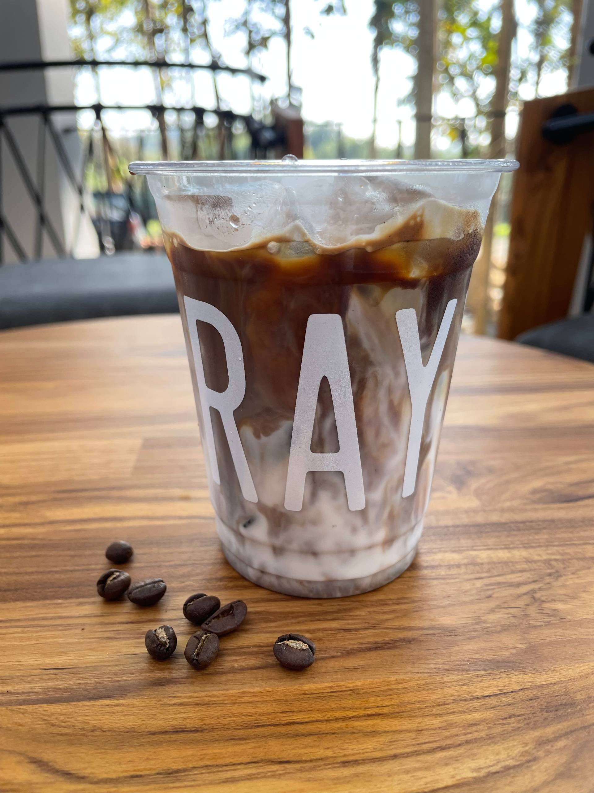 ลาเต้ร้อน ร้าน เรย์ คาเฟ่ มวกเหล็ก - Wongnai