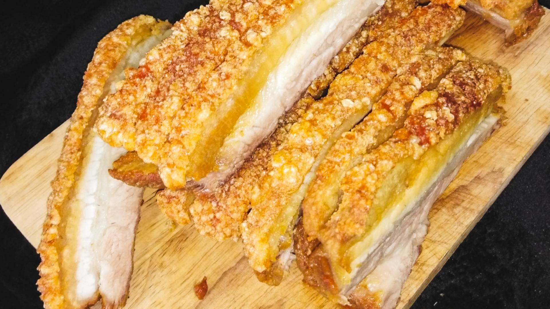 หมูกรอบเฉยเลยย Crispy pork Chey ley. - สั่งอาหารเดลิเวอรี | Wongnai x ...